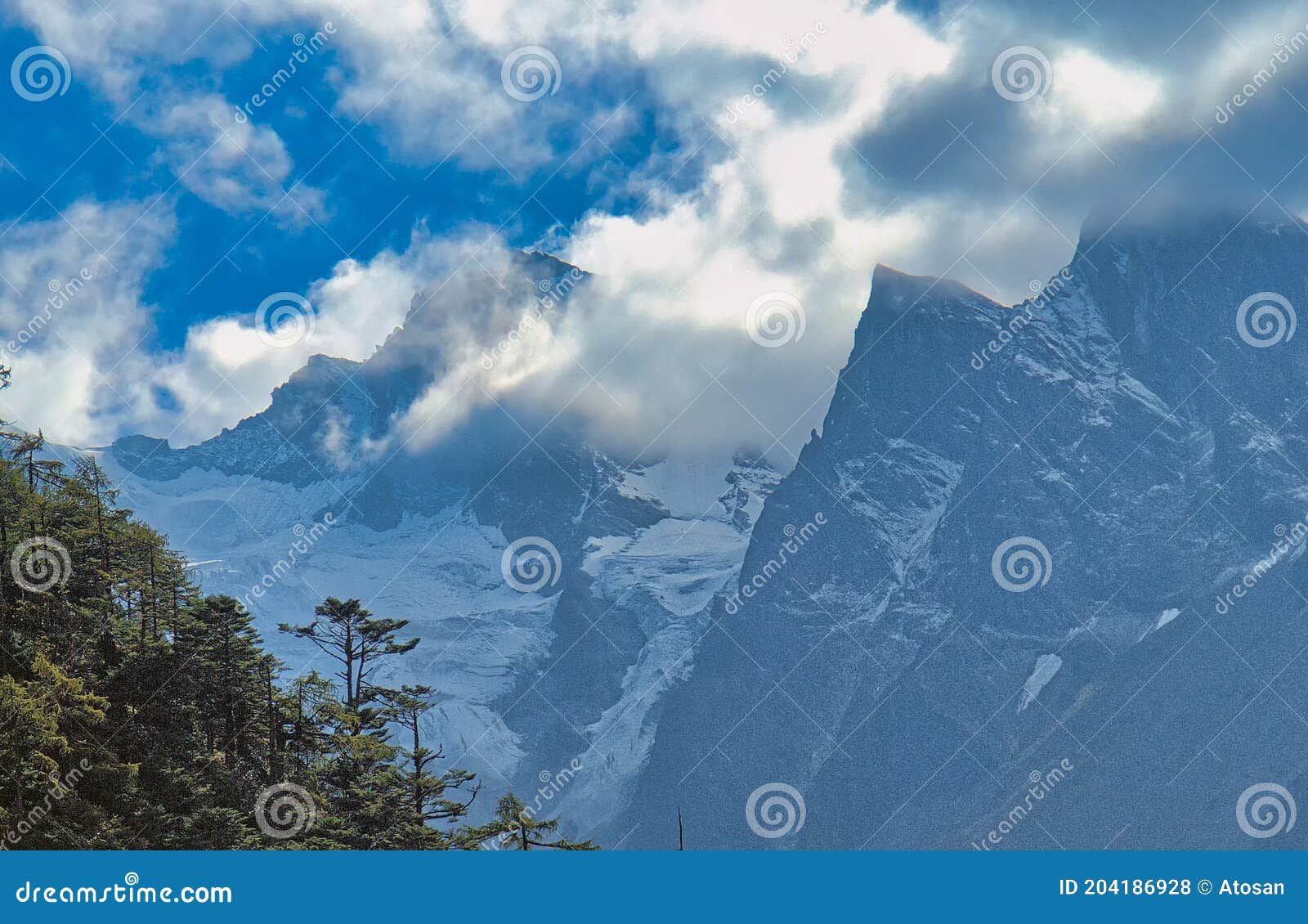 Kangchenjunga Mountain Range Stock Photo - Image of beauty, exploration ...