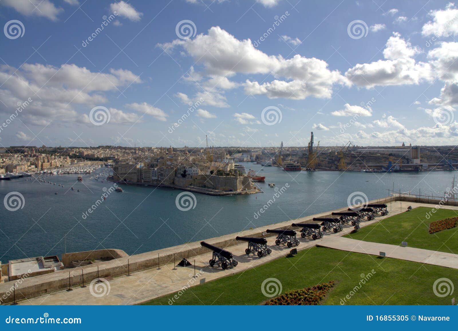 Kanonen am Malta-Fort stockbild. Bild von unterlassung - 16855305