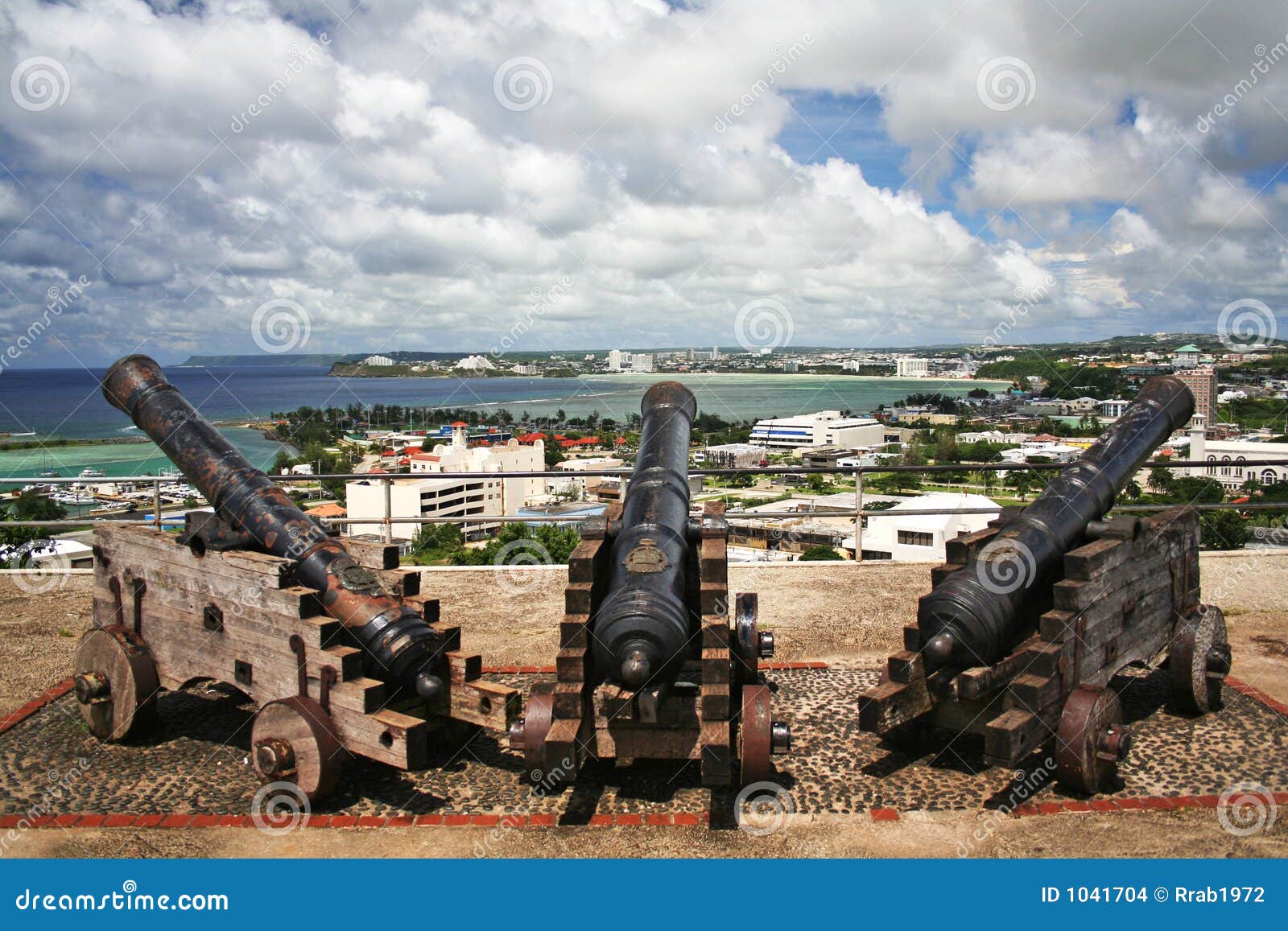 Kanonnen in Hagatna Baai Guam Stock Foto - Image of wolk, zomer: 1041704