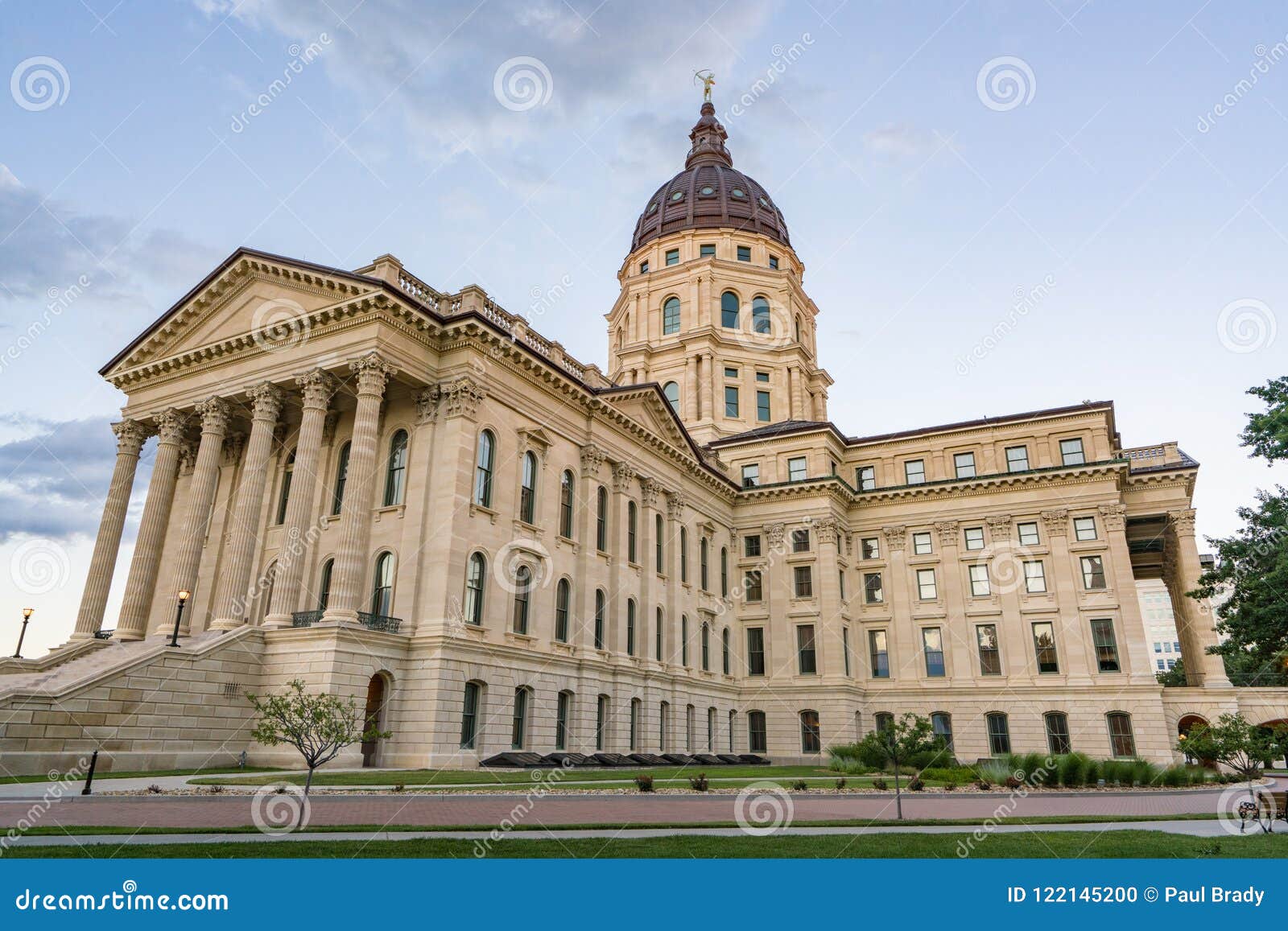 Kansas State Capital Building Stock Photo - Image of monument, topeka ...