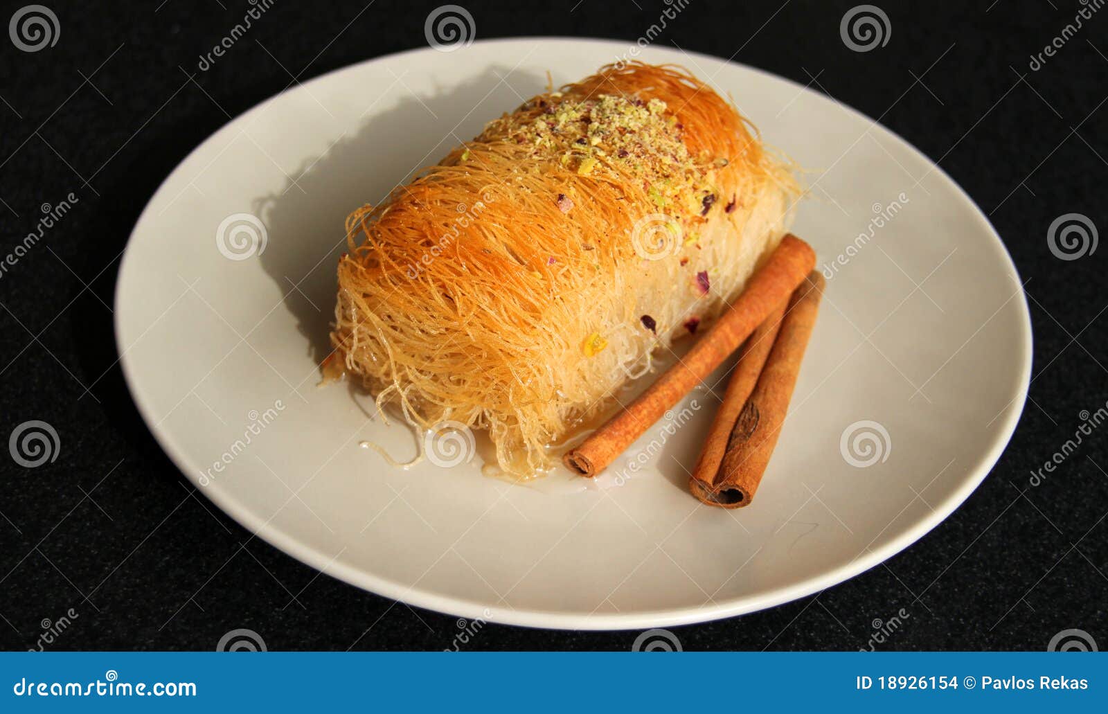 Kantaifi, Dessert Grec De Nourriture Photo stock - Image du grèce, pâte ...