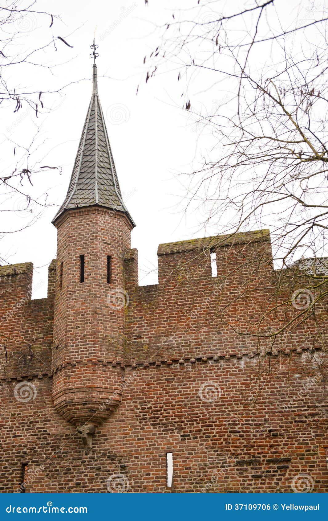 Kantelen in De Muur Van De Stadsdefensie Stock Foto - Image of muur ...