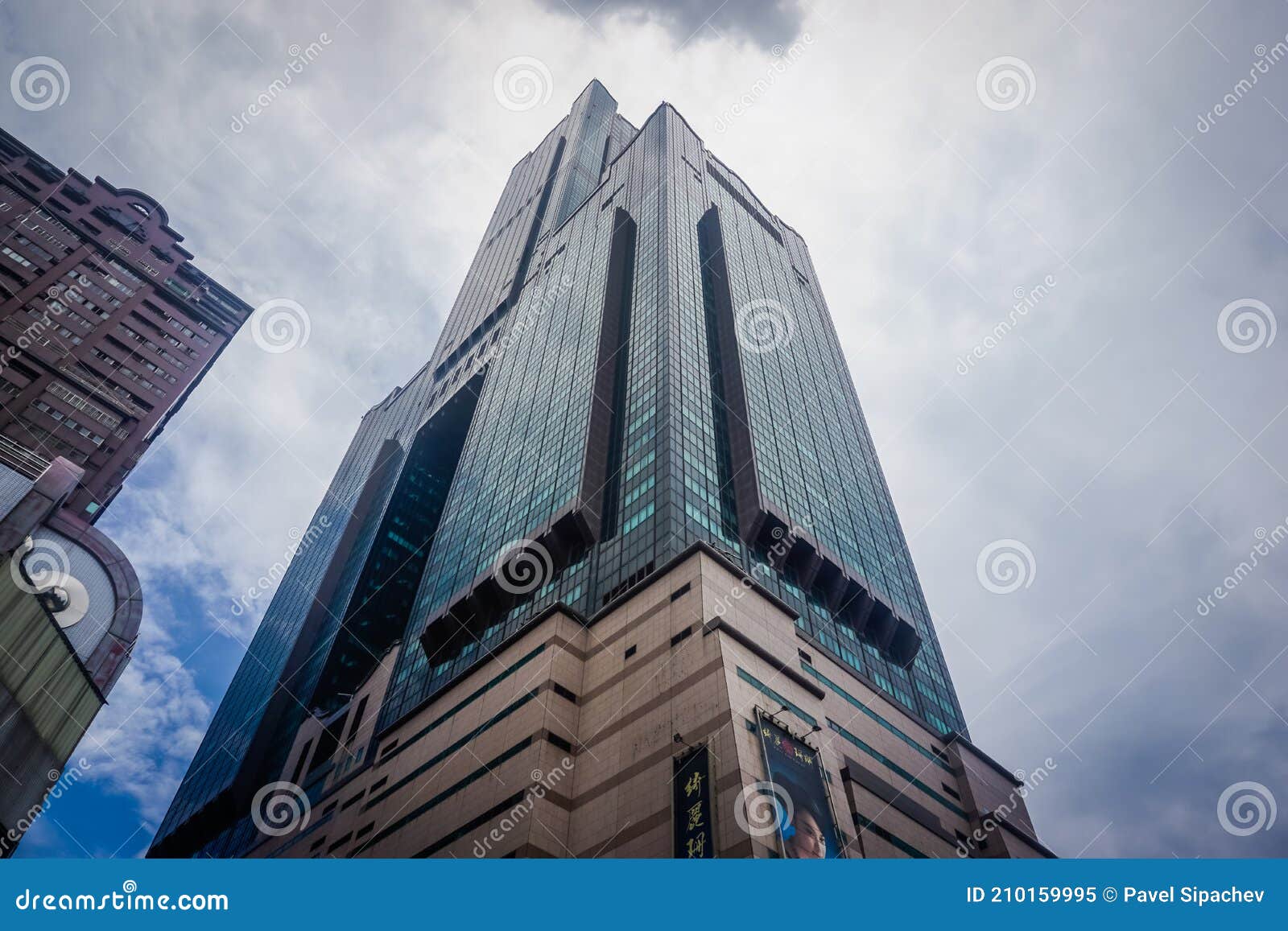 Kaohsiung, Taiwan - May 28, 2019: Skyscraper 85 Sky Tower Editorial ...