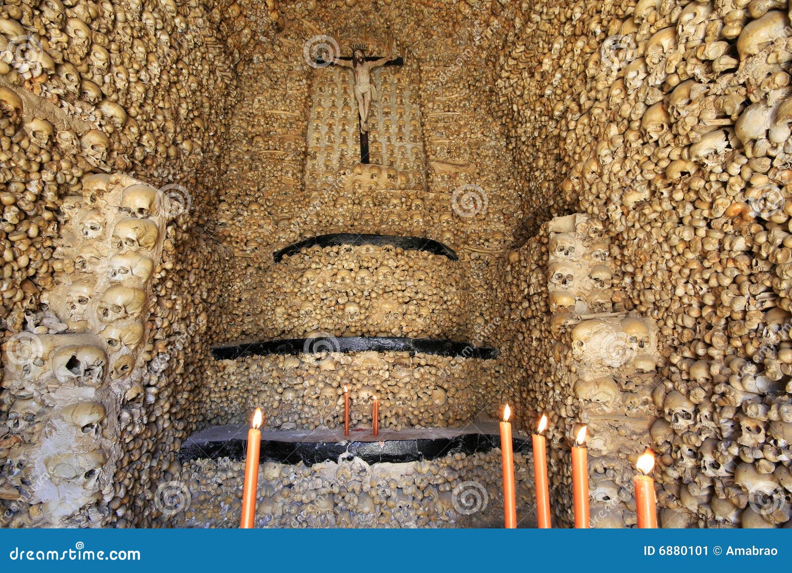 Kapel van Beenderen redactionele foto. Image of menselijk - 6880101