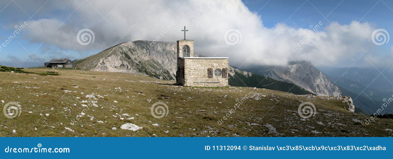 Kapelle Raxkircherl in Den Rax Alpen Stockfoto - Bild von gebäude, berg ...