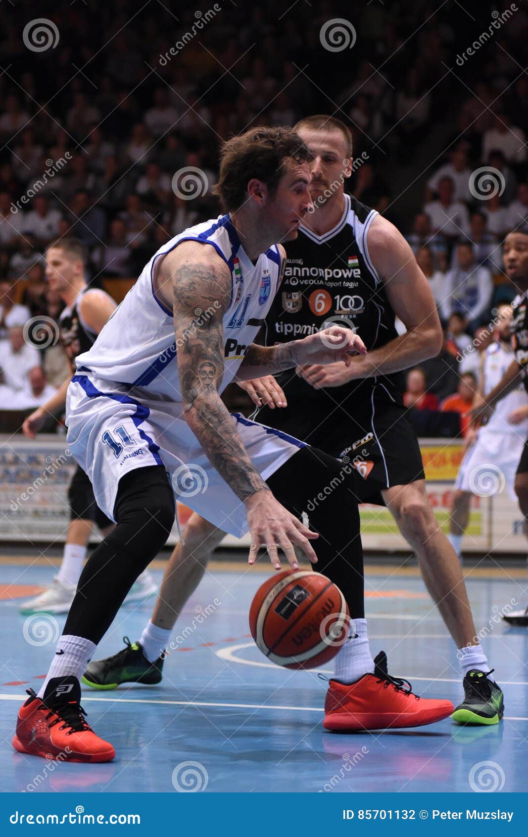 Kaposvar - Het Basketbalspel Van Pecs Redactionele Fotografie - Image ...