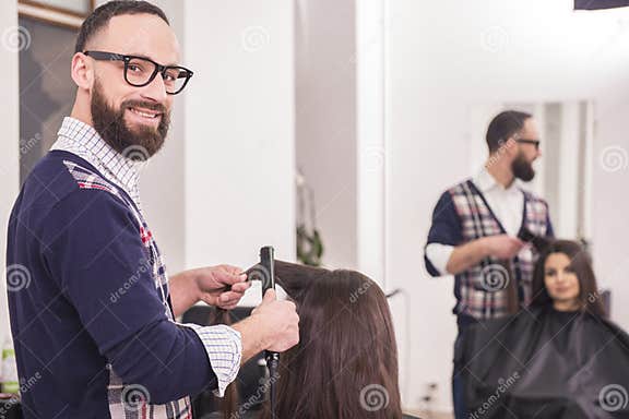 Kapper stock foto. Image of kappersinrichting, volwassen - 51552834