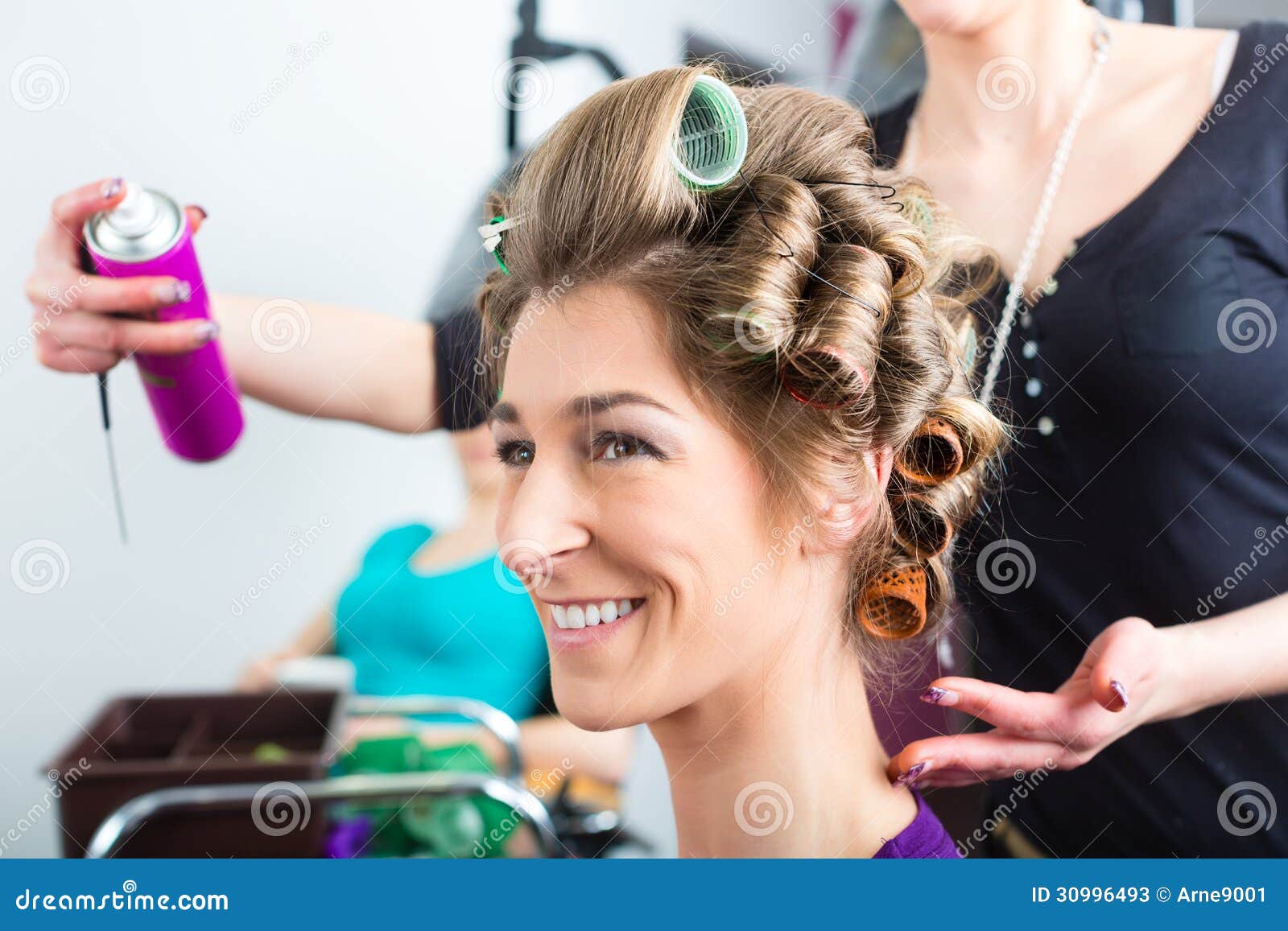 Kapper - Herenkapper Krullende Haren Stock Afbeelding - Image of heet ...