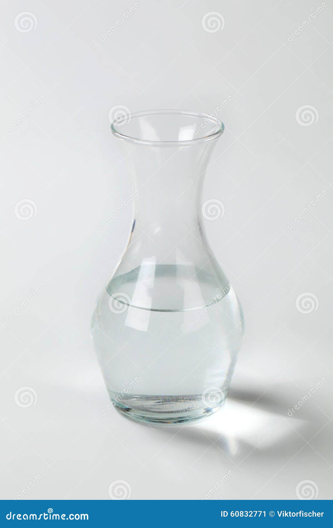 Karaf water stock afbeelding. Image of drank, studio - 60832771