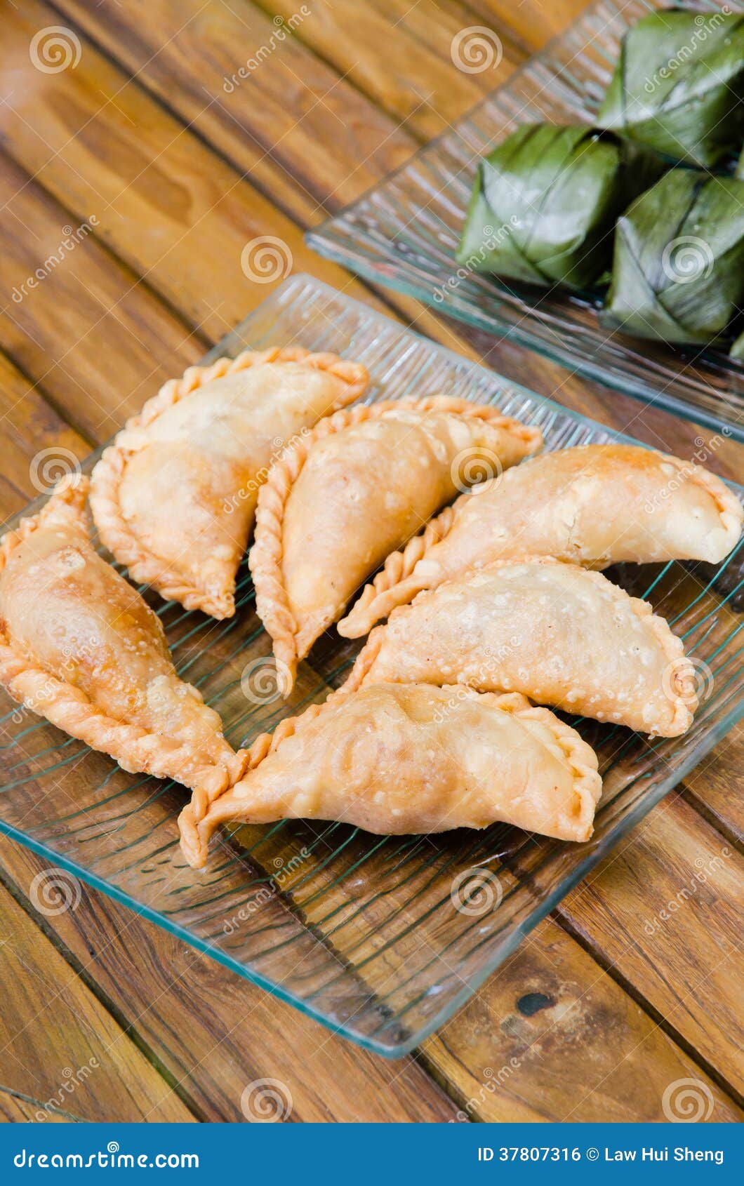 Karipap, Malaysian Fried Puff with Curry Stock Photo - Image of crispy ...