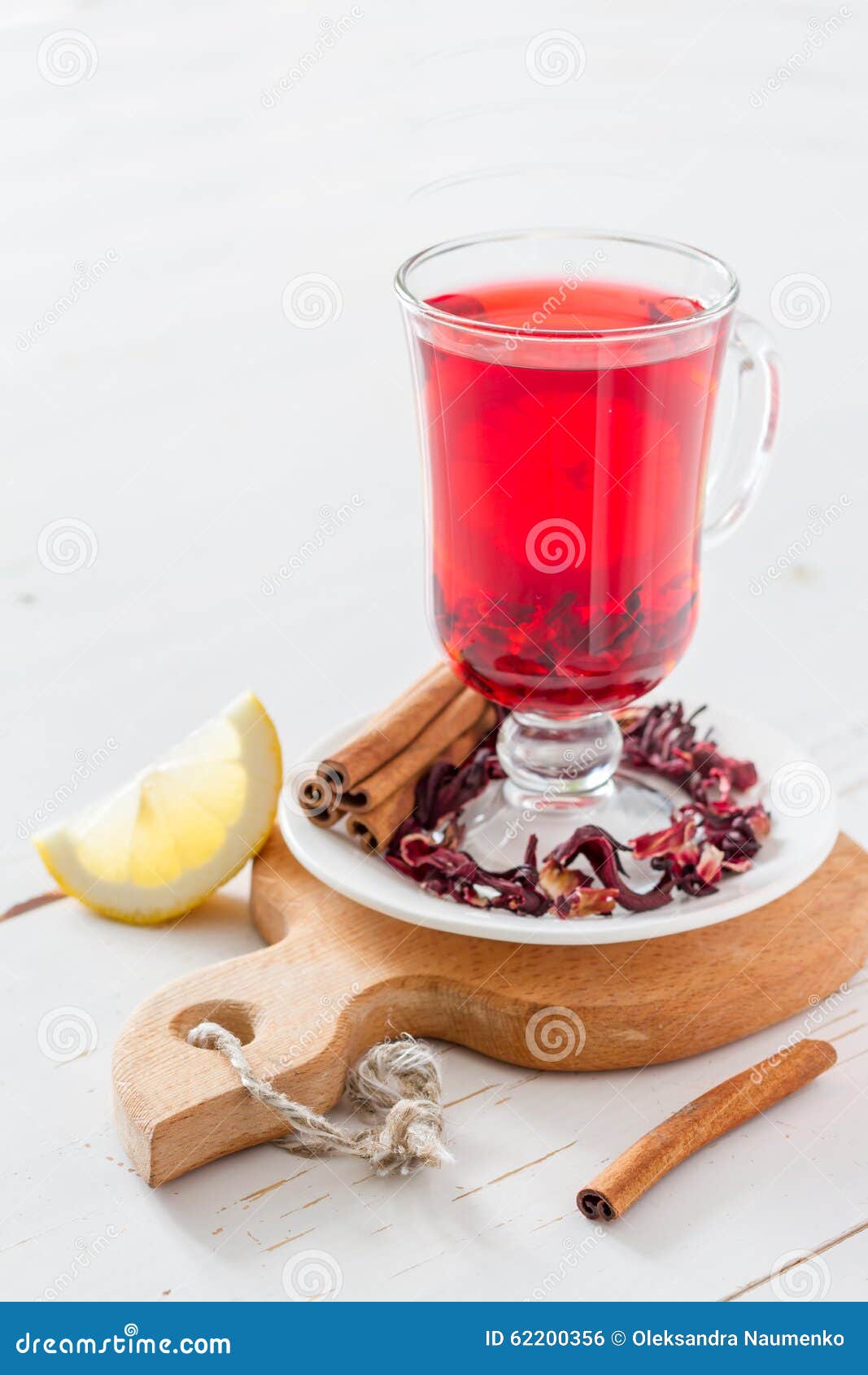 Karkade-Tee Auf Weißem Hölzernem Hintergrund Stockfoto - Bild von ...