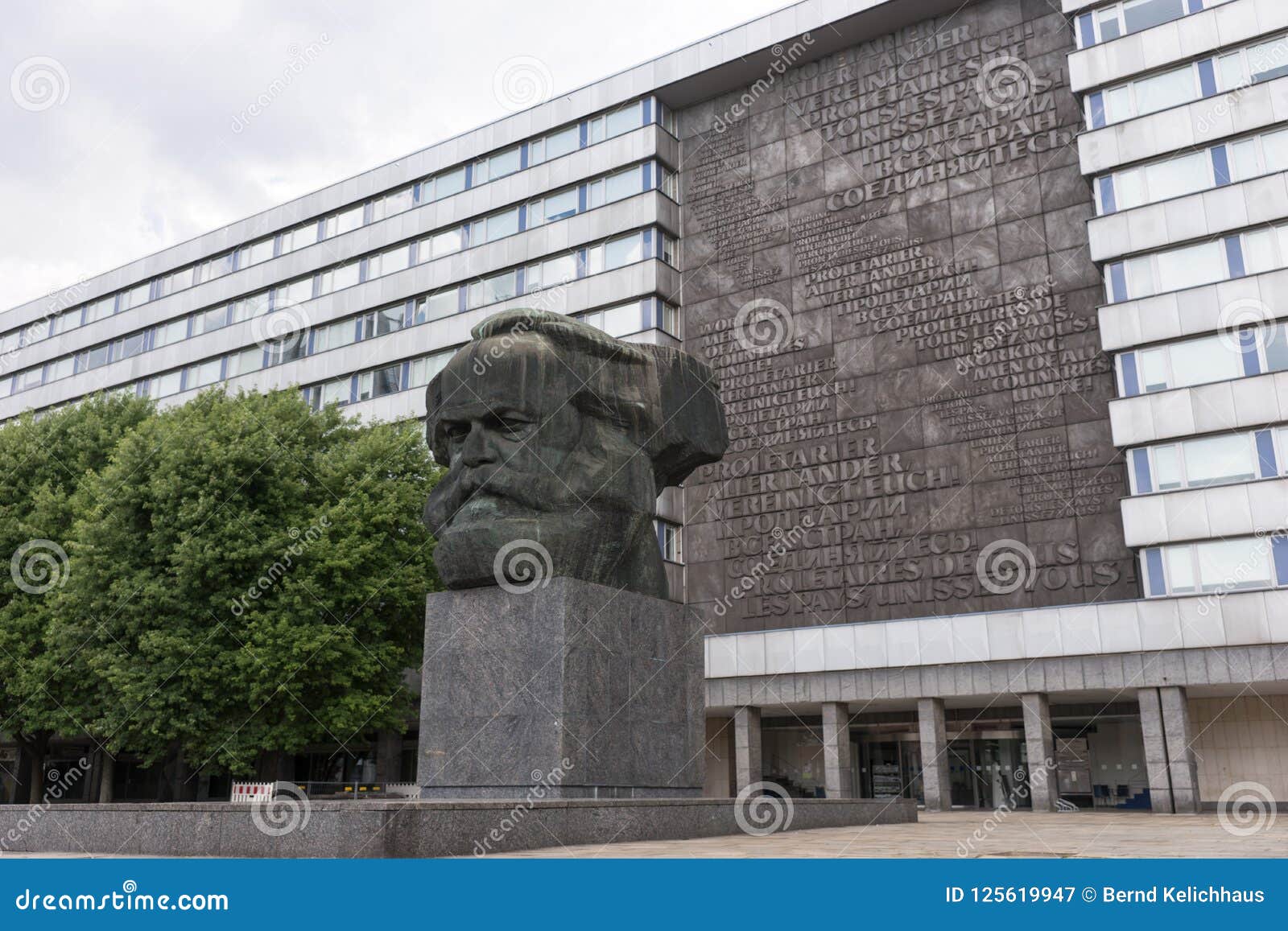 Karl Marx Monument in Chemnitz, Germany Editorial Photography - Image ...