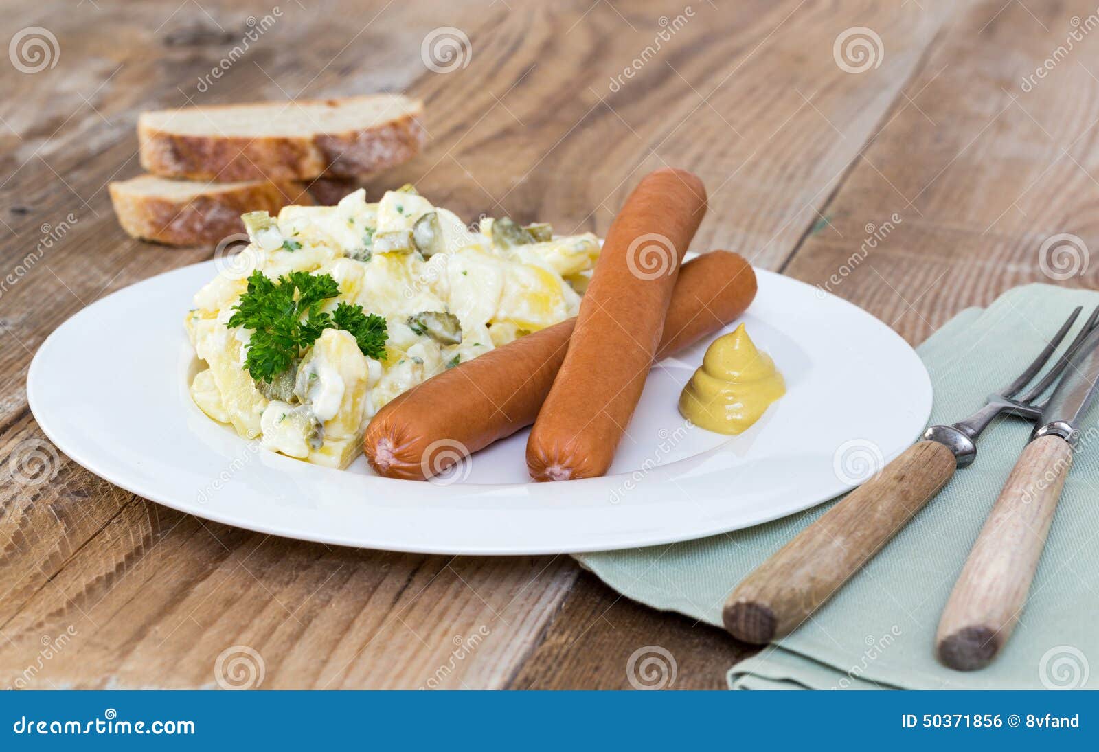 Kartoffelsalat Mit Wurst Und Senf Stockfoto - Bild von kartoffel, wien ...