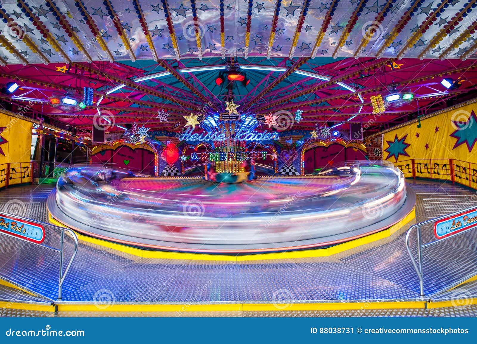 Karussell In Der Bewegung Bild. Bild: 88038731