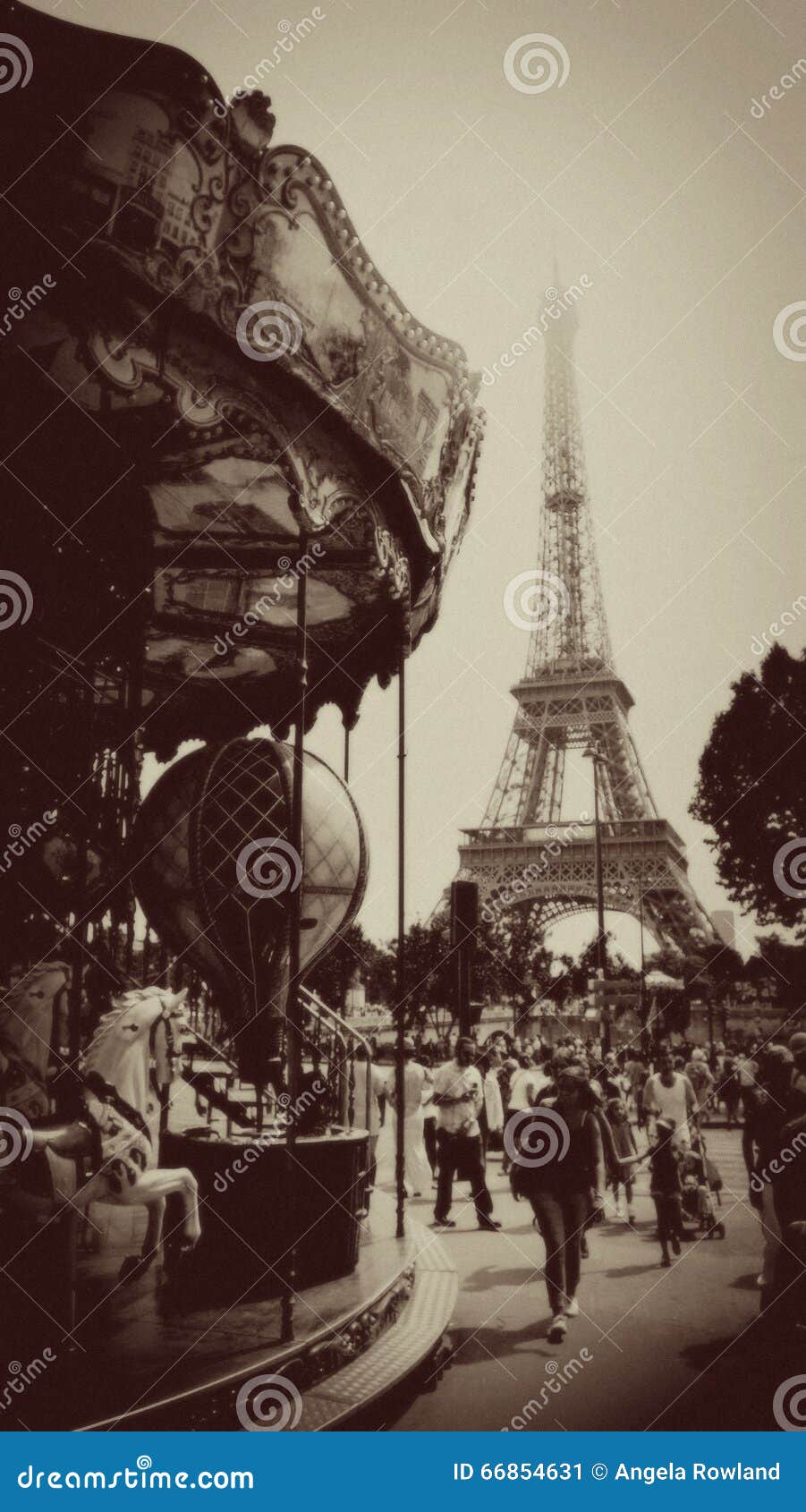 Karussell am Eiffelturm, Im Sepia, Paris, Frankreich Stockbild - Bild ...