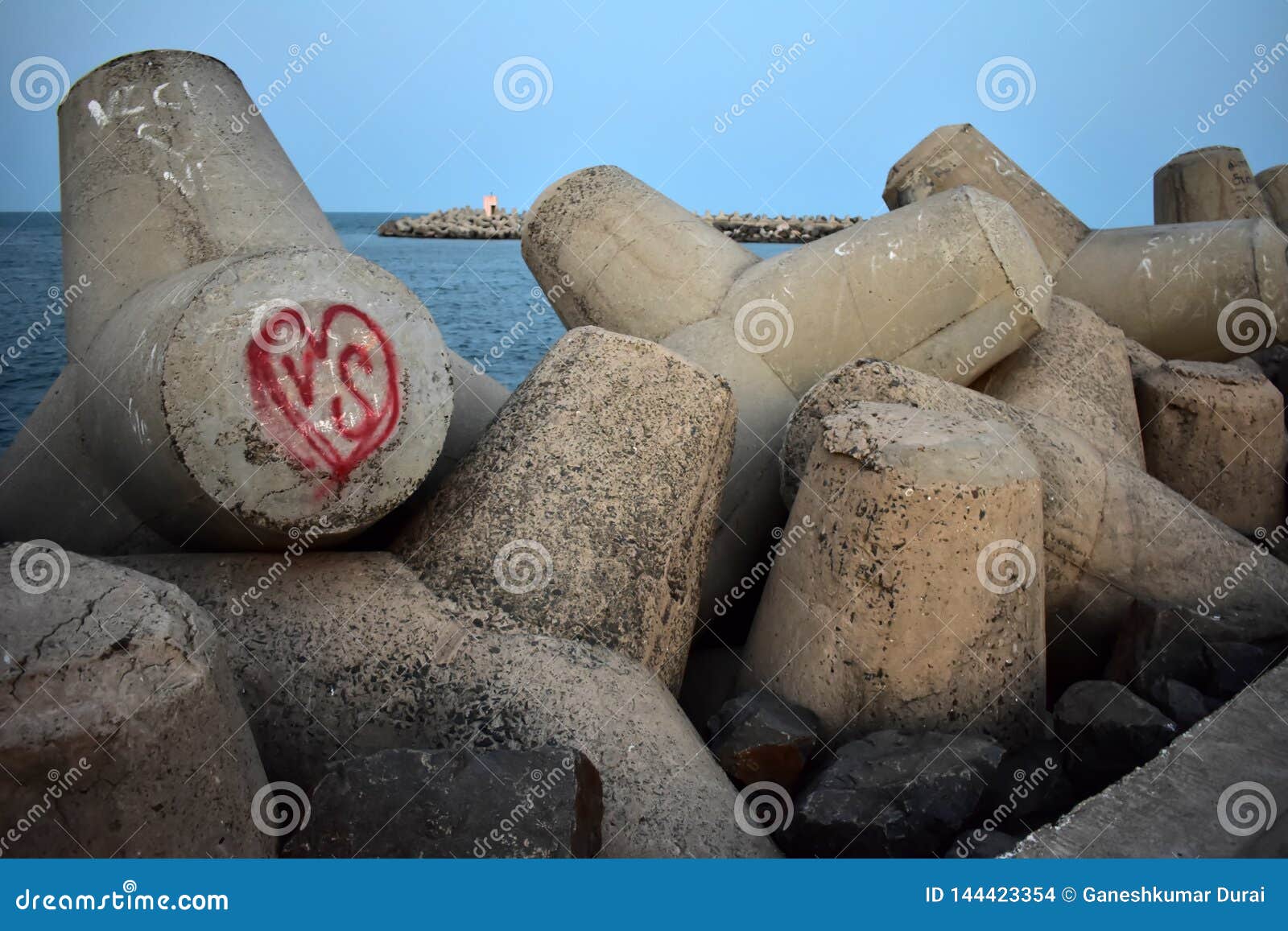 Kasimedu beach in chennai stock photo. Image of people - 144423354