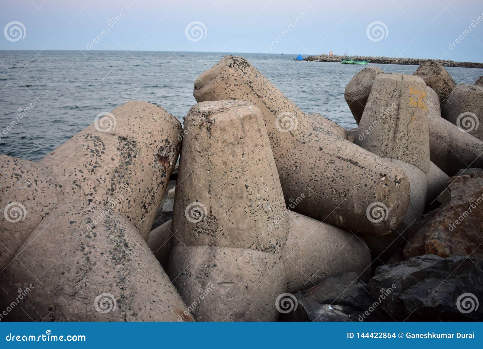 Kasimedu Pier Beach Chennai Stock Photo - Image of rocks, port: 144422864