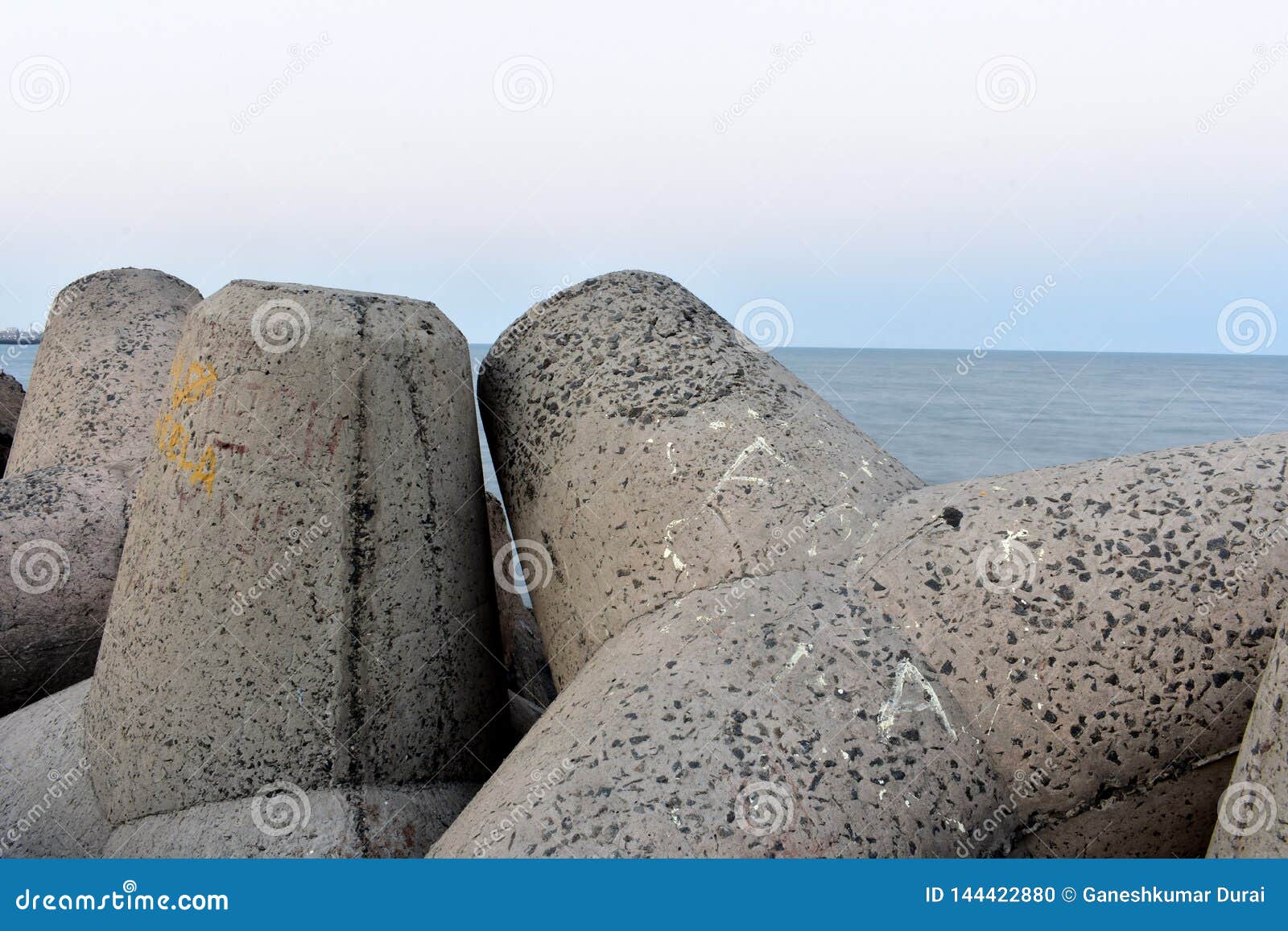 Kasimedu Pier Beach in Chennai Stock Photo - Image of boat, rocks ...
