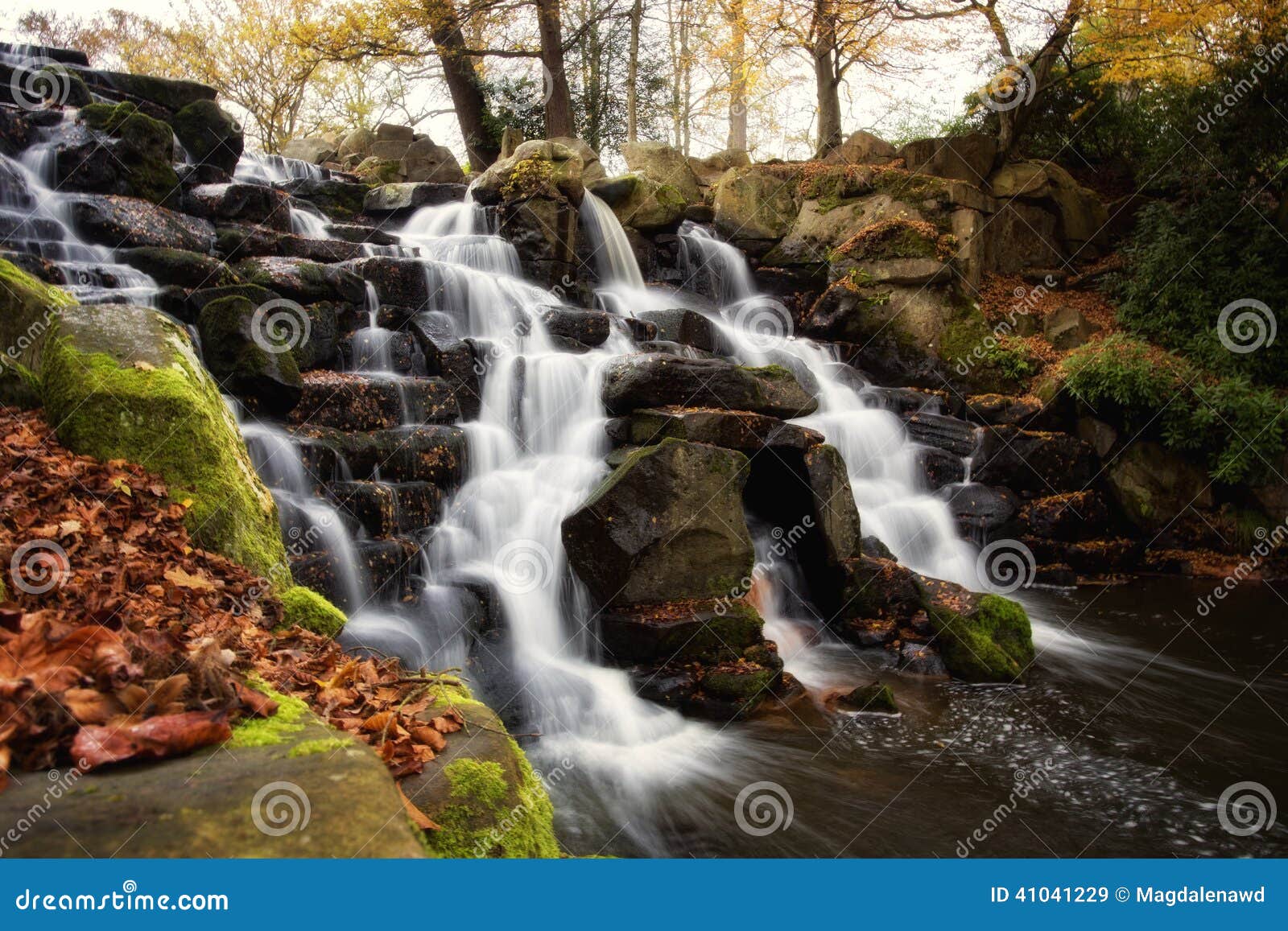 Kaskad fotografering för bildbyråer. Bild av sten, folk - 41041229