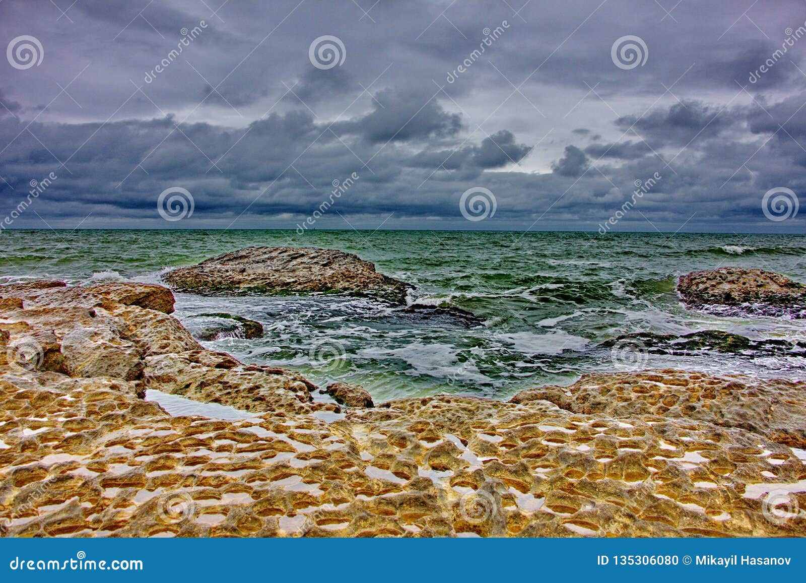 Kaspische Overzees, Kaspische Kust in Het Dorp Van Zagulba Stock Foto ...