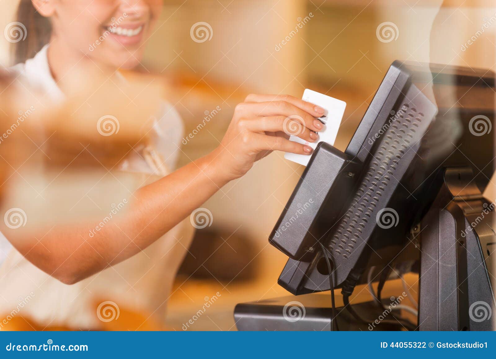 Kassier op het werk stock foto. Image of mooi, kassier - 44055322