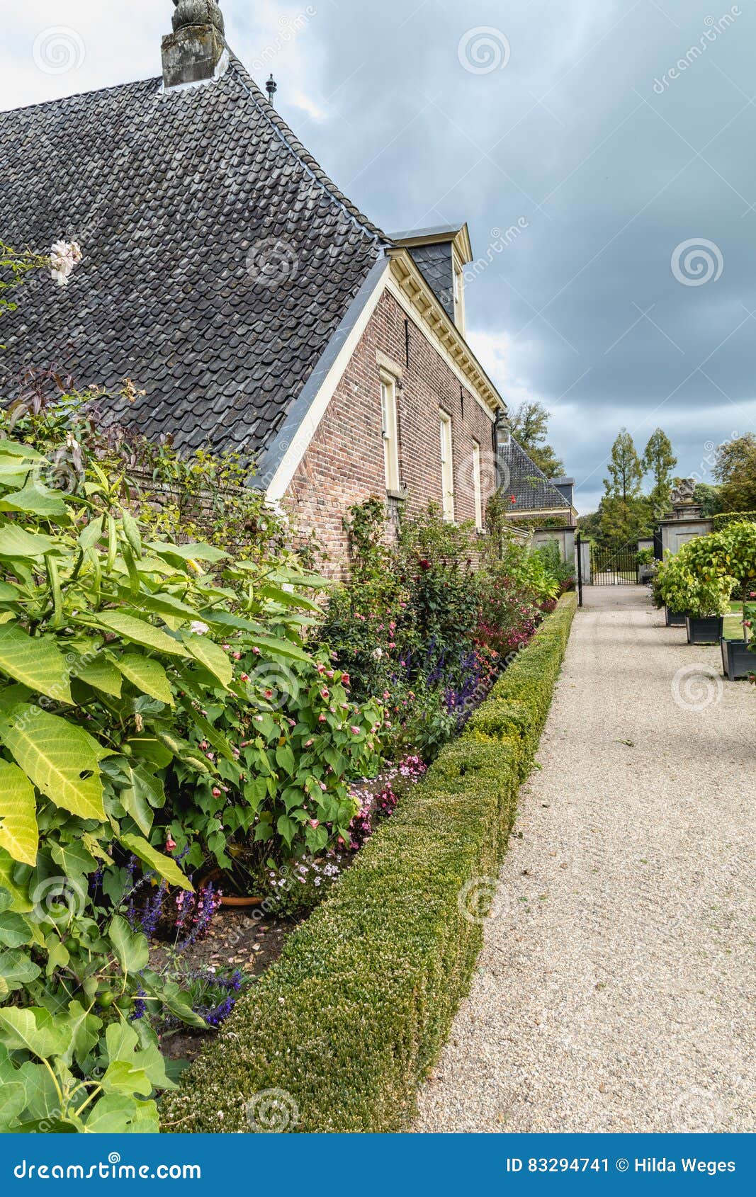 Kasteel Met Formele Franse Tuin Stock Afbeelding - Image of landgoed ...