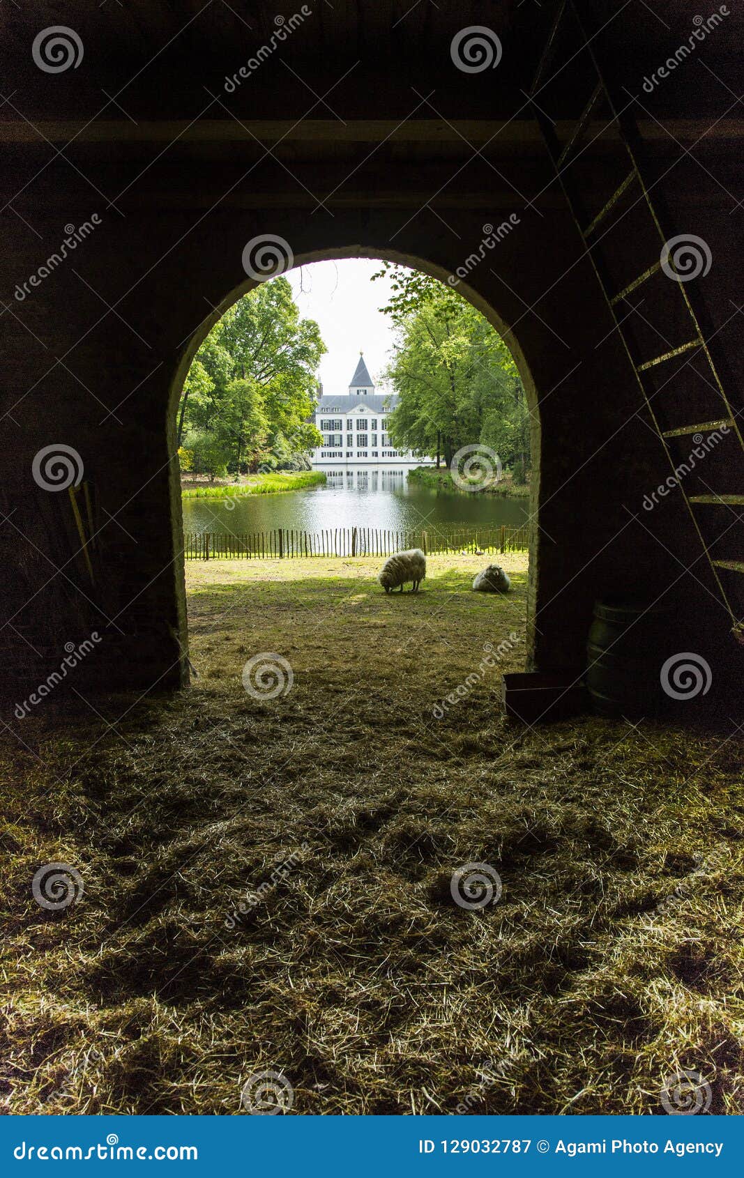 Kasteel Renswoude, Castle Renswoude Stock Image - Image of nederland ...