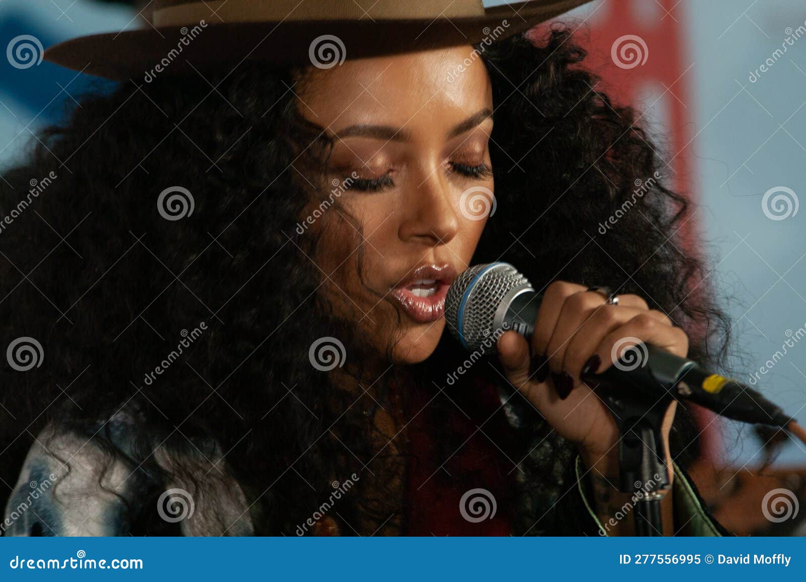 Kat Graham Films a Session in Brooklyn Editorial Image - Image of ...