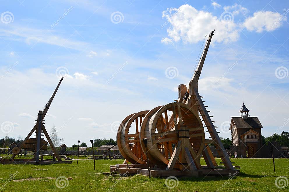 Katapulte stockfoto. Bild von krieg, katapulte, ukraine - 45554788