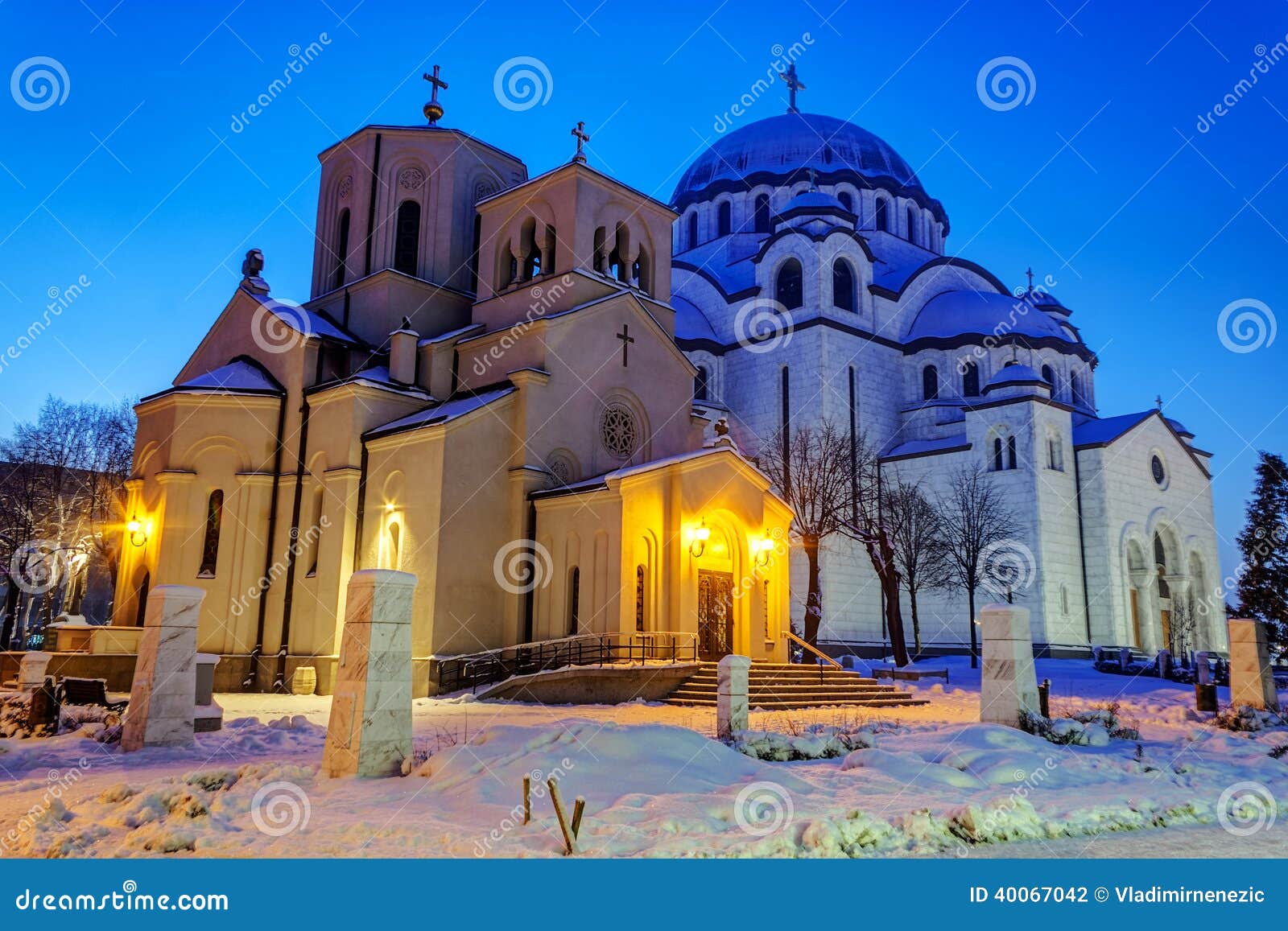 Kathedraal Van Heilige Sava Bij Avond Stock Foto - Image of gebouw ...