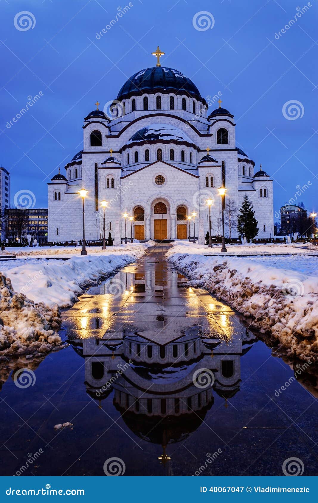 Kathedraal Van Heilige Sava Bij Avond Stock Afbeelding - Image of nacht ...