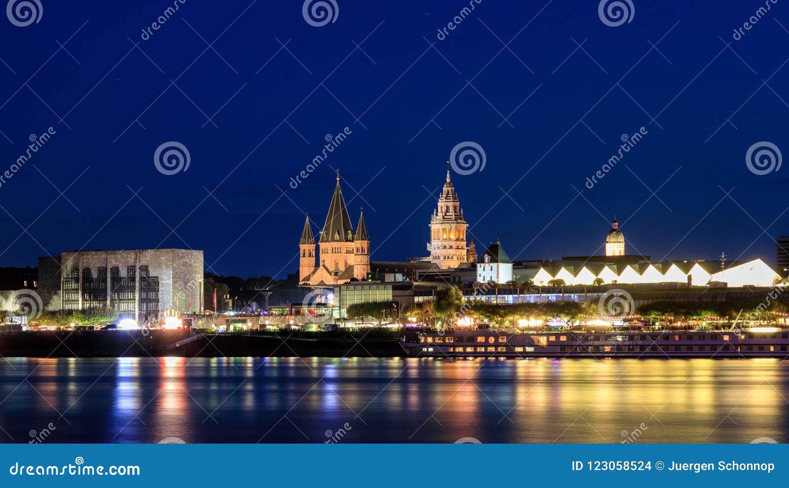 Kathedraal Van Mainz Bij Nacht Stock Foto - Image of licht, monument ...