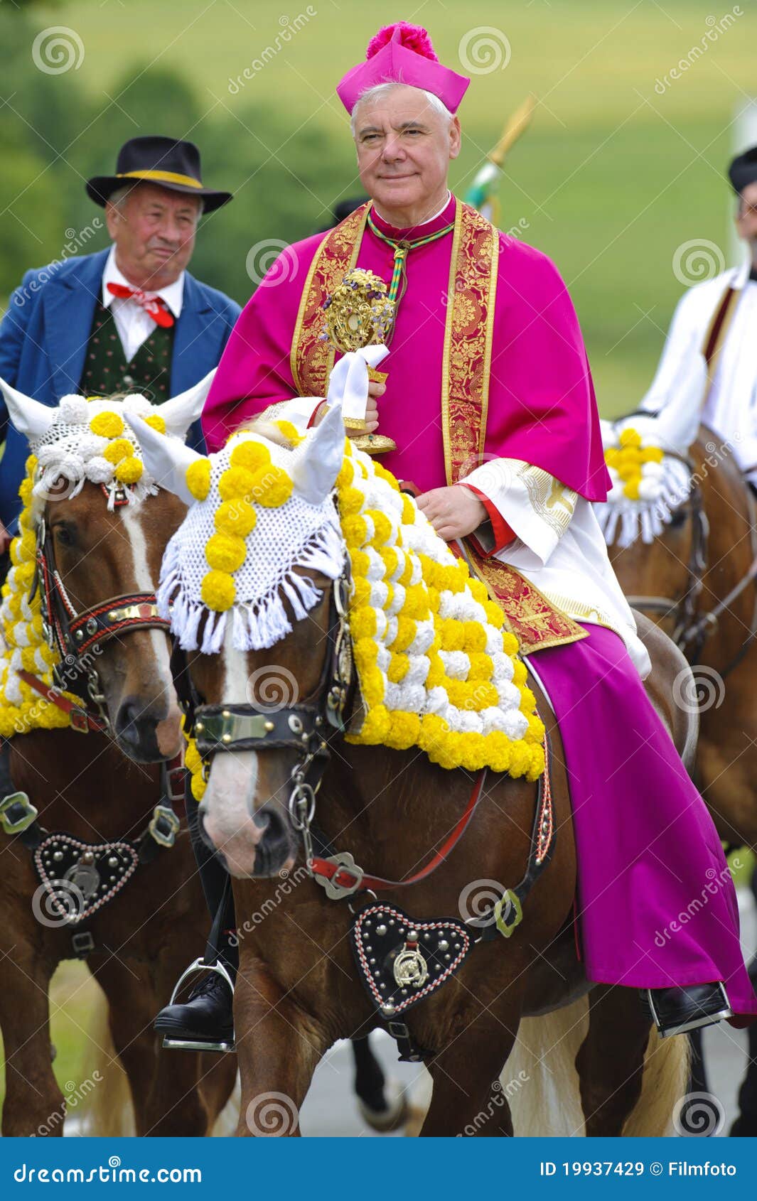 Katholieke Bischop Op Paard Redactionele Stock Afbeelding - Image of ...