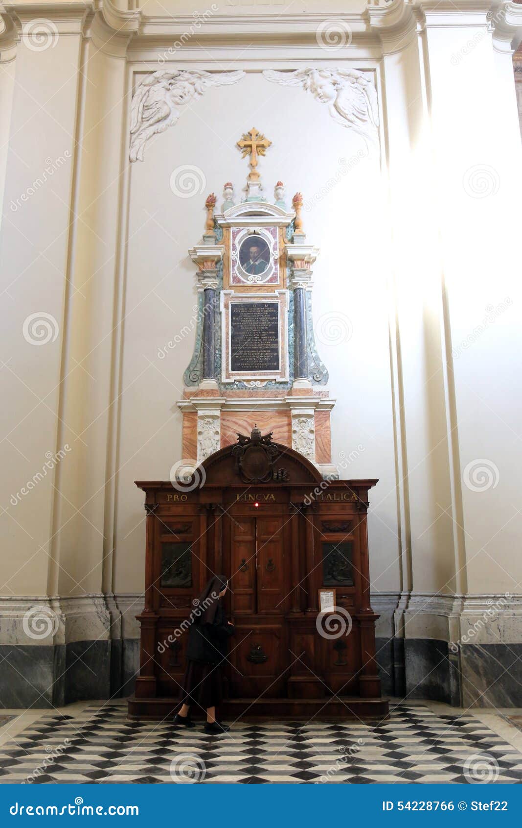Katholischer Beichtstuhl redaktionelles foto. Bild von bekennen - 54228766