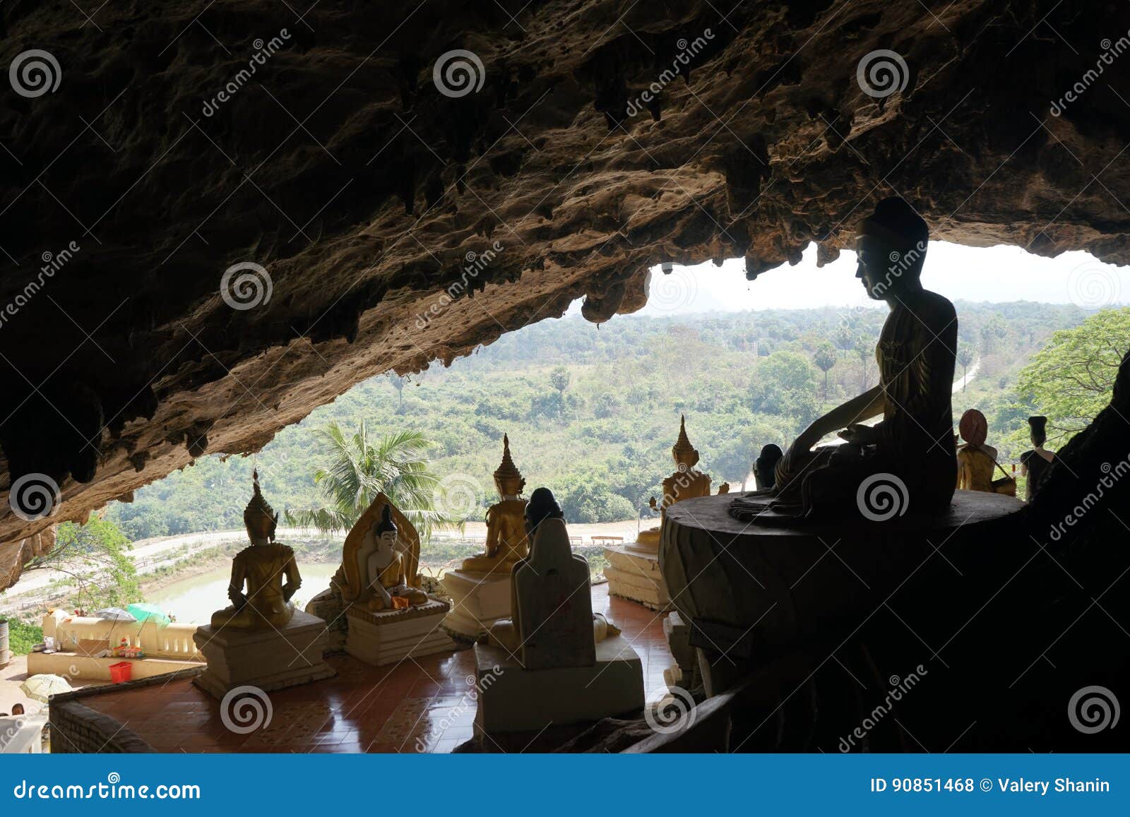 Kaw Goon cave editorial stock photo. Image of cave, entrance - 90851468