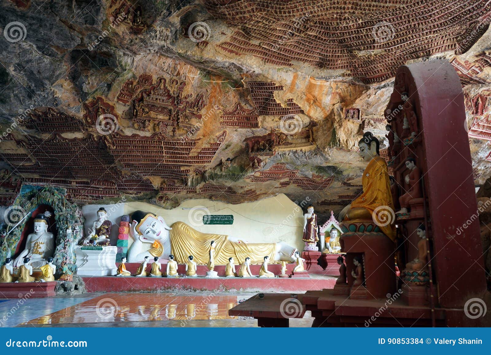 Kaw Goon cave editorial stock image. Image of stupa, attraction - 90853384