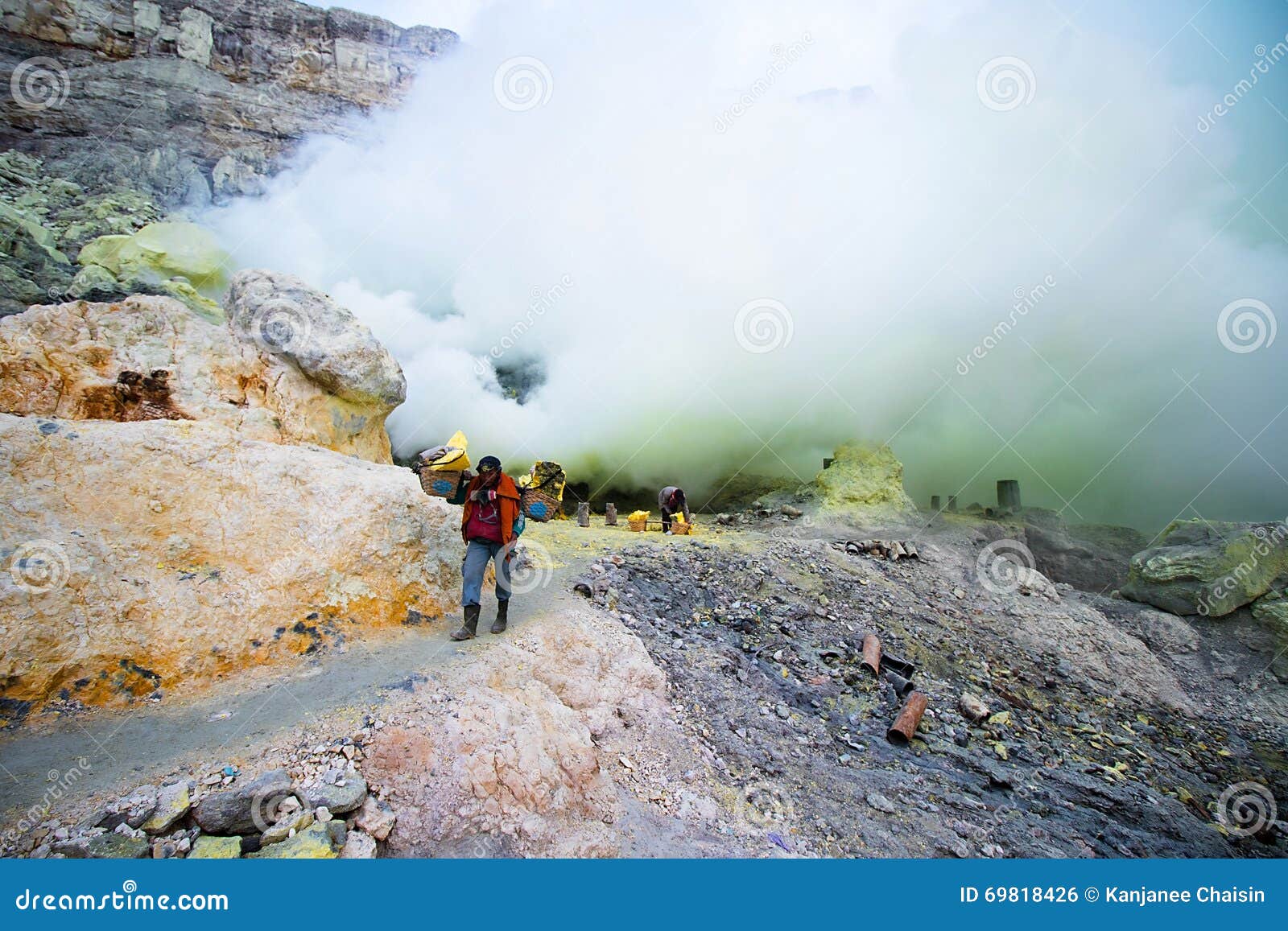Kawah Ijen Volcano editorial photo. Image of lake, acid - 69818426