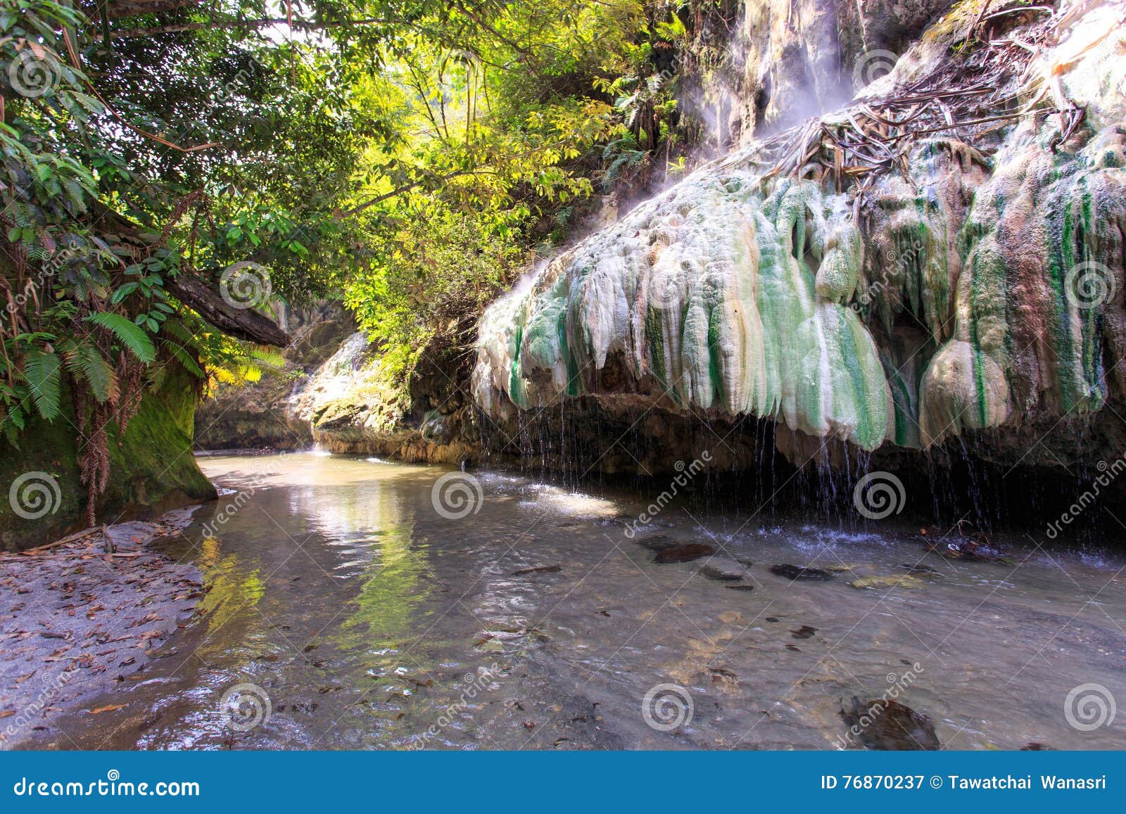 Kawah Putih Tinggi Raja White Crater Imagen de archivo - Imagen de ...