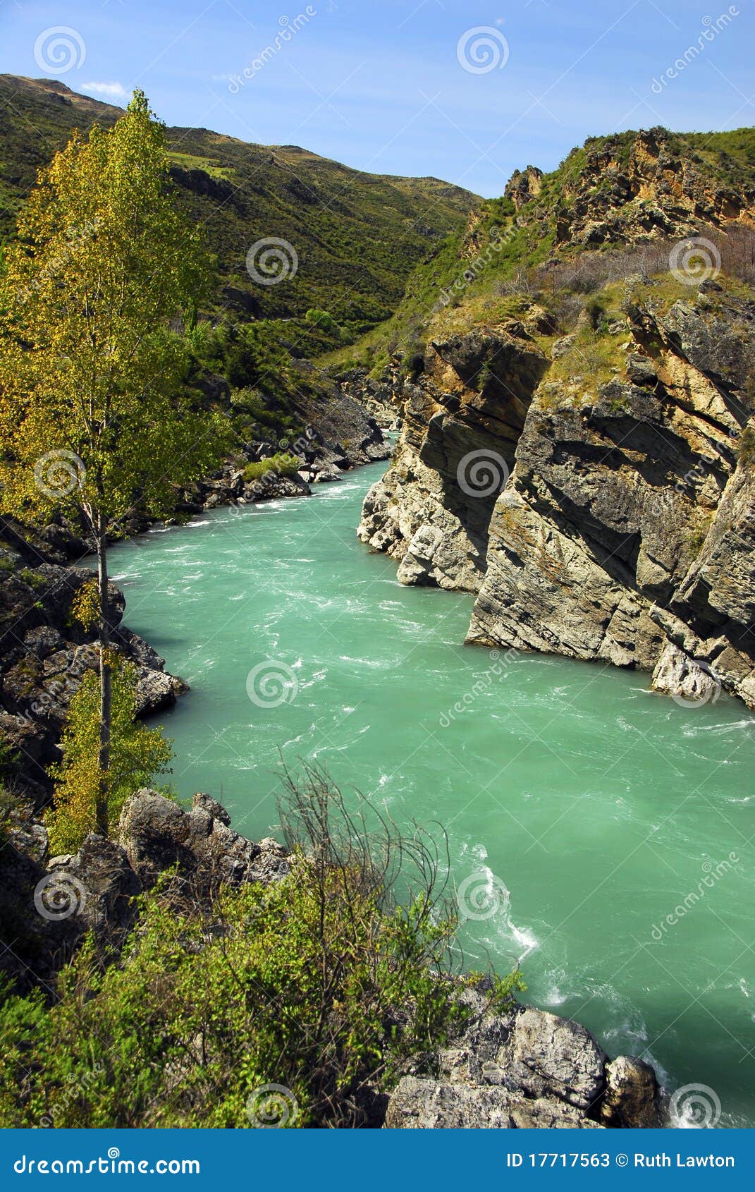 Kawarau River stock image. Image of cliffs, otago, travel - 17717563