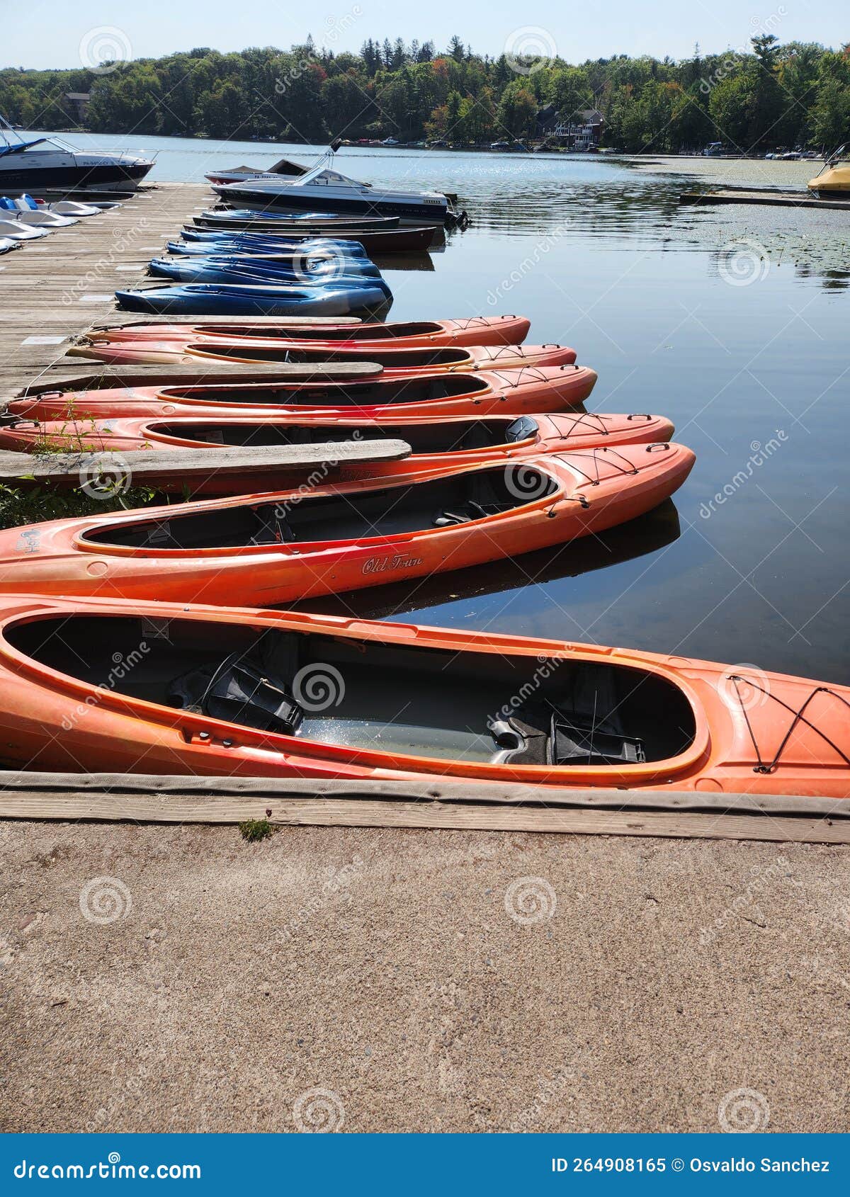 Kayak, split rock editorial image. Image of reflection - 264908165