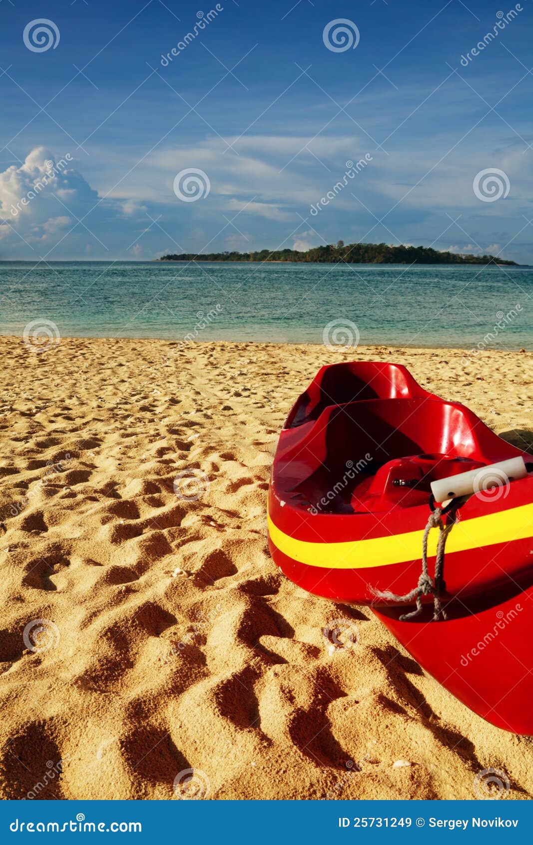 Kayak Sur La Plage Sablonneuse Image stock - Image du plage, amusement ...