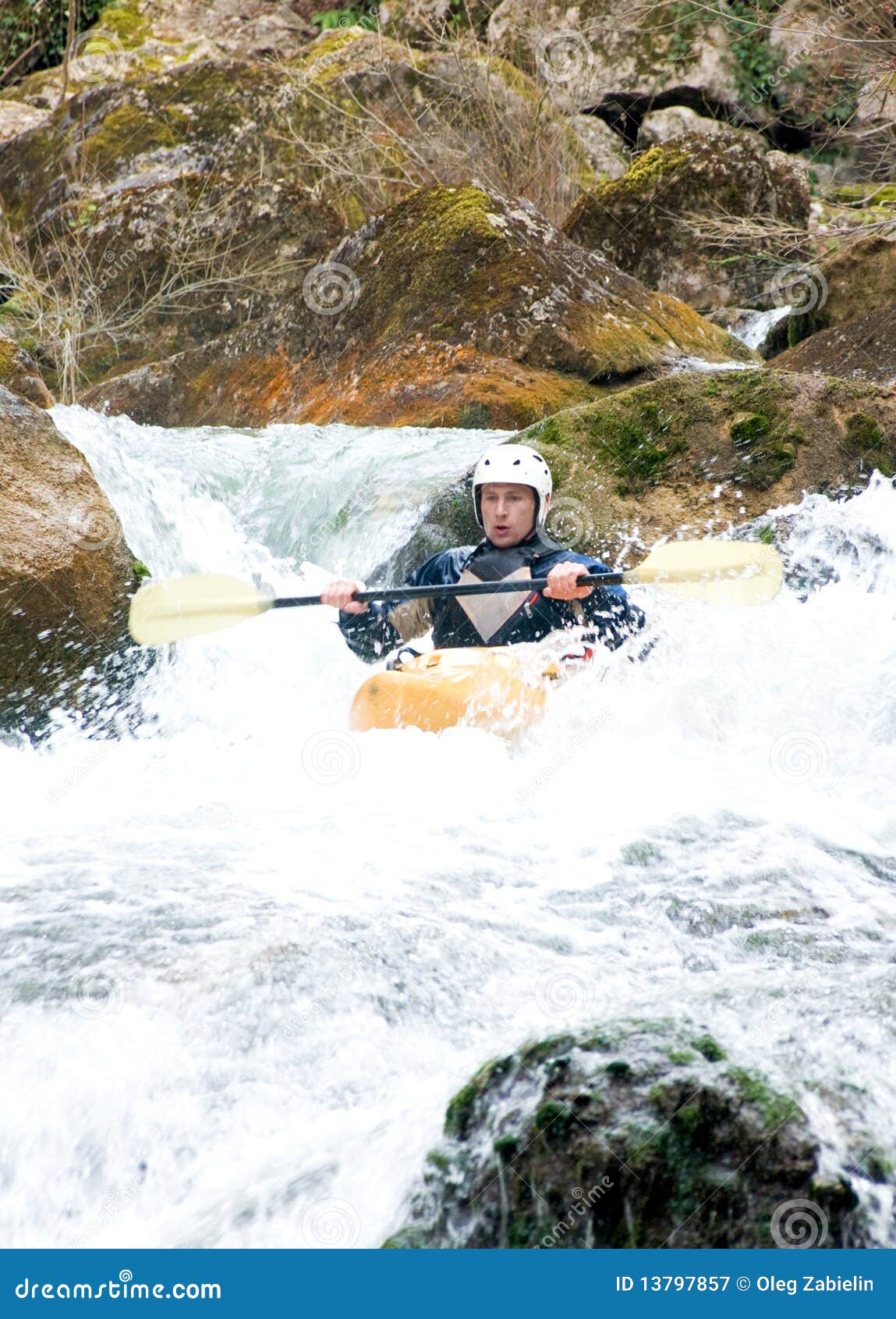 Kayaker imagem de stock. Imagem de flutuador, bravo, luva - 13797857
