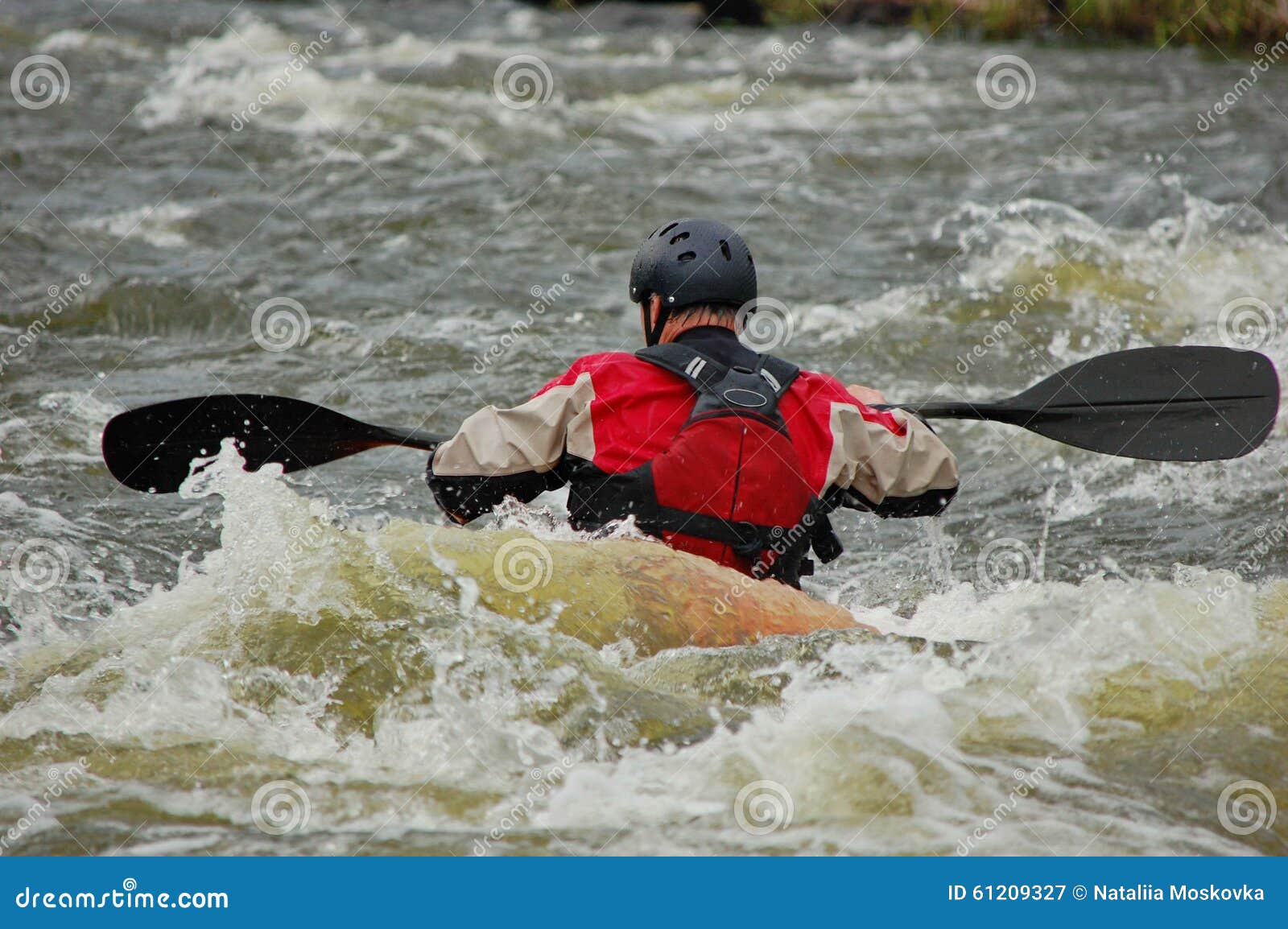 Kayaker Opleiding Op Een Ruw Water Stock Afbeelding - Image of boot ...