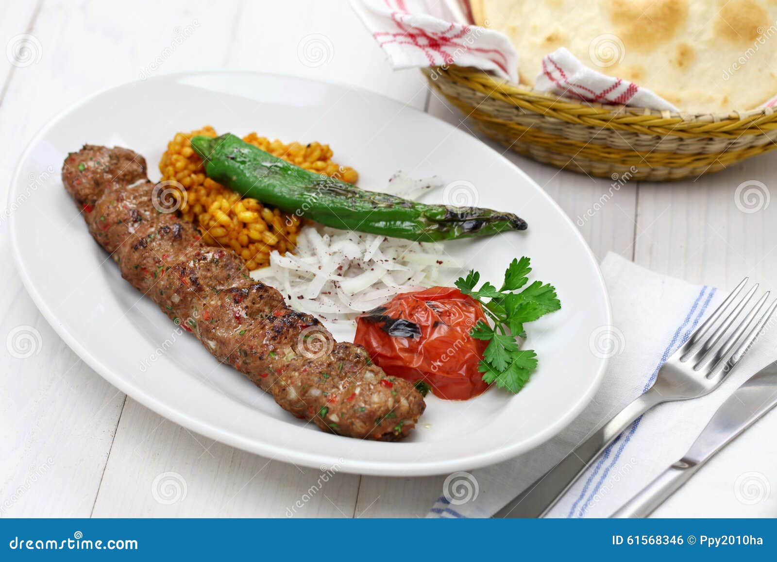 Kebab Dell'Adana, Alimento Turco Fotografia Stock - Immagine di riso ...