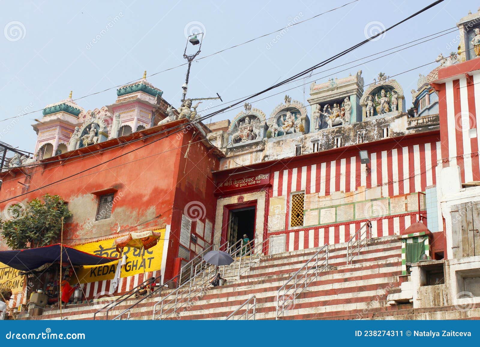 Kedareshwar Temple in Kedar Ghat in Varanasi. India Editorial Photo ...