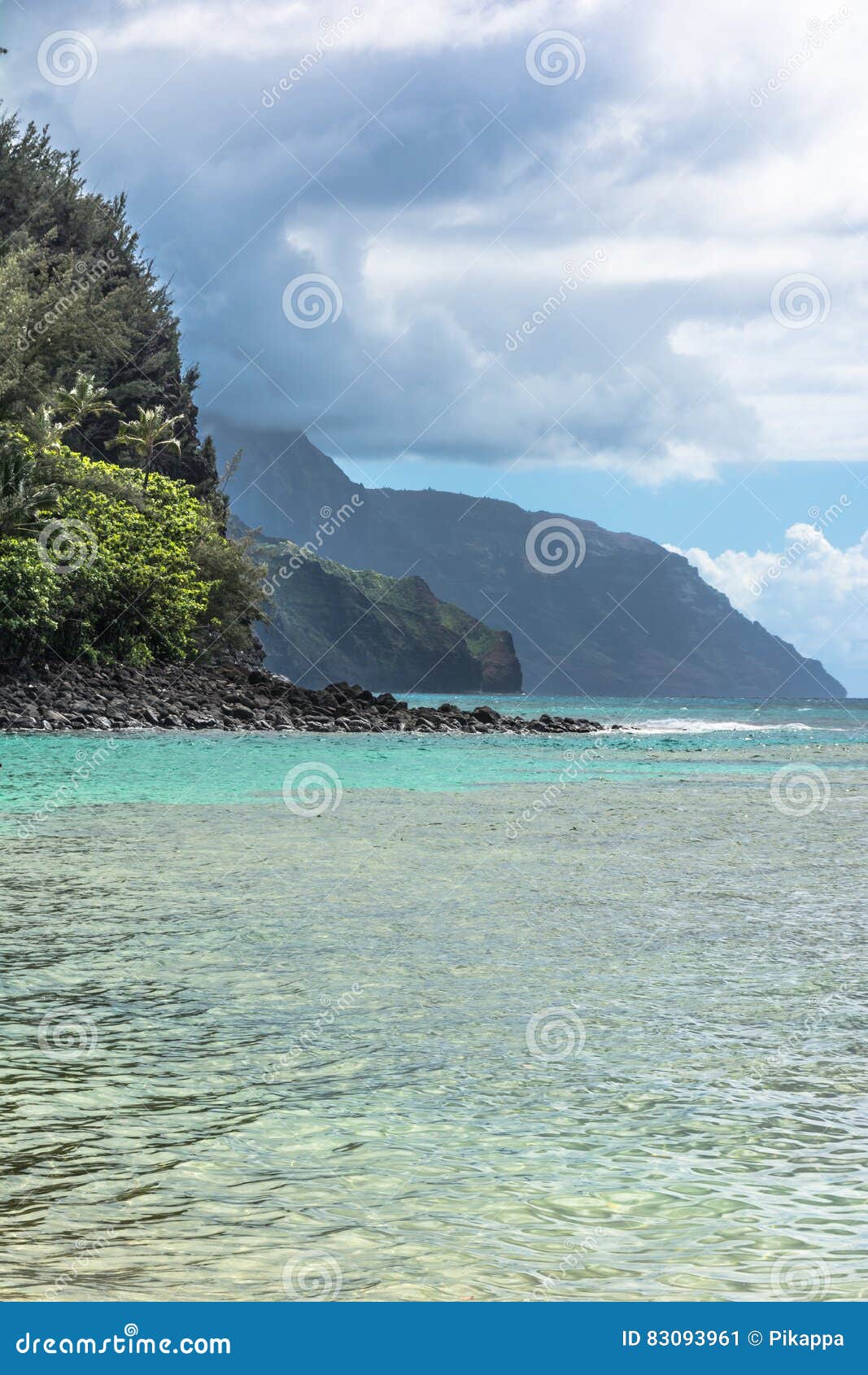 Kee Beach in Kauai, Hawaii stock image. Image of mountain - 83093961