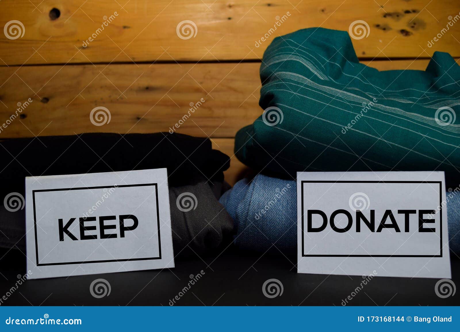 Keep and Donate Write on a Sticky Note between Fashion Clothes Folded ...