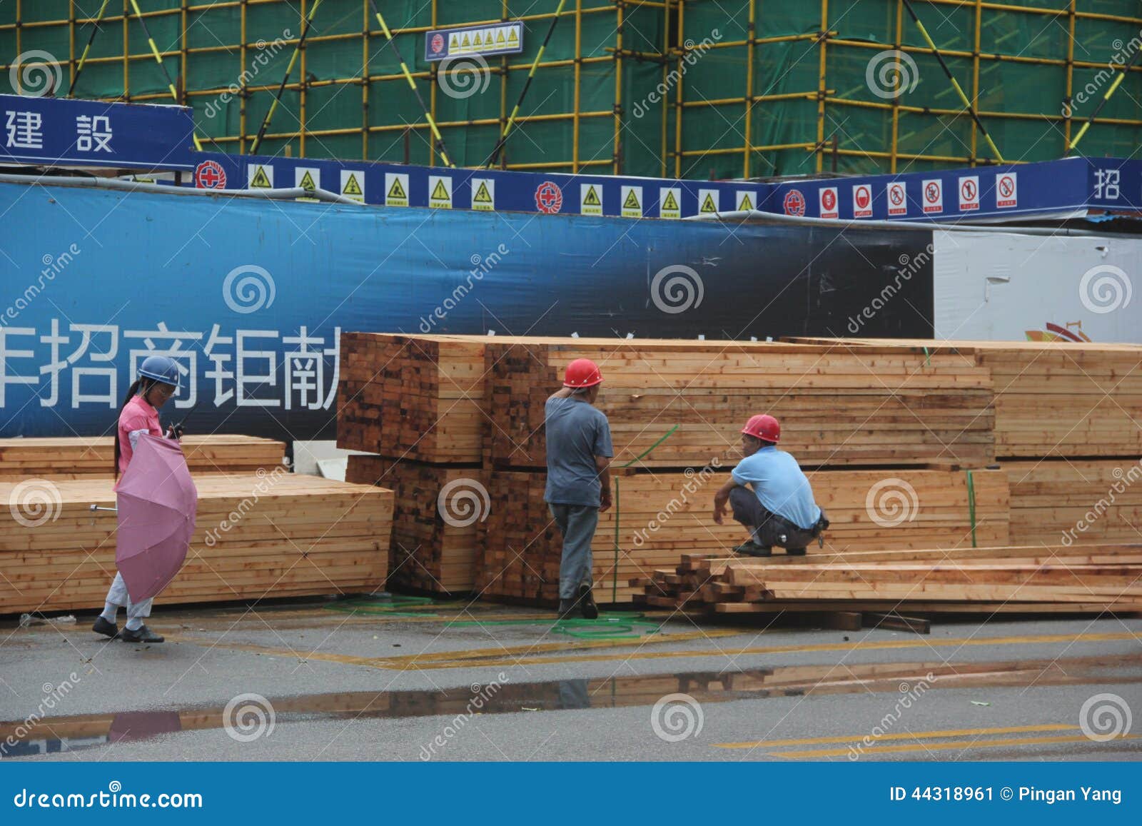 Keep the Material Workers on Construction Sites in Shenzhen Editorial ...