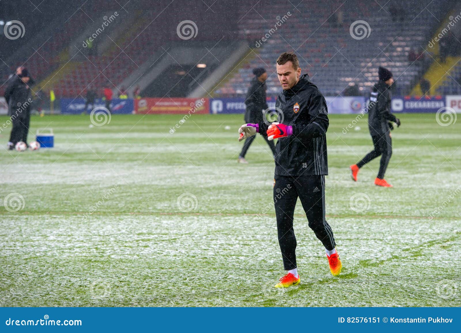 Keeper Igor Akinfeev 35 Aan Opwarming Redactionele Foto - Image of ...