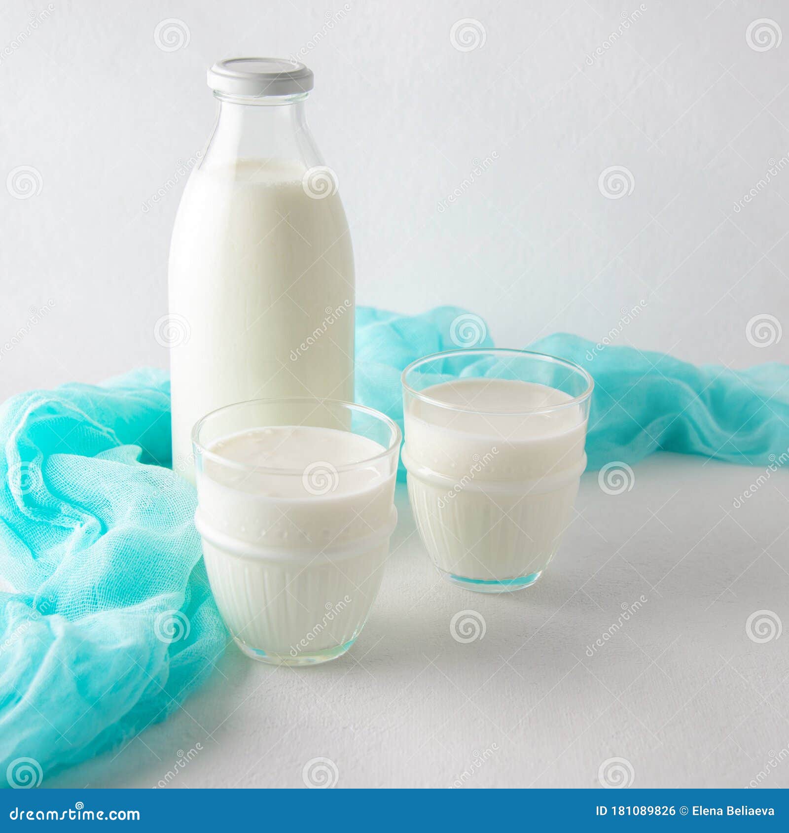 Kefir Caseiro Com Fundo Branco. Foto de Stock - Imagem de branco, café ...
